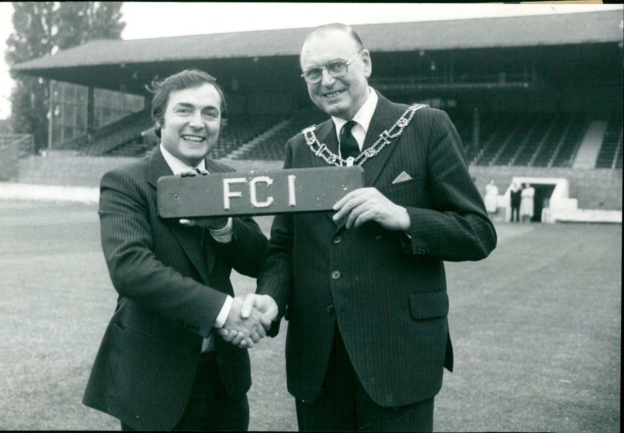 Oxford United chairman Bill Reeves receives a much sought-after number