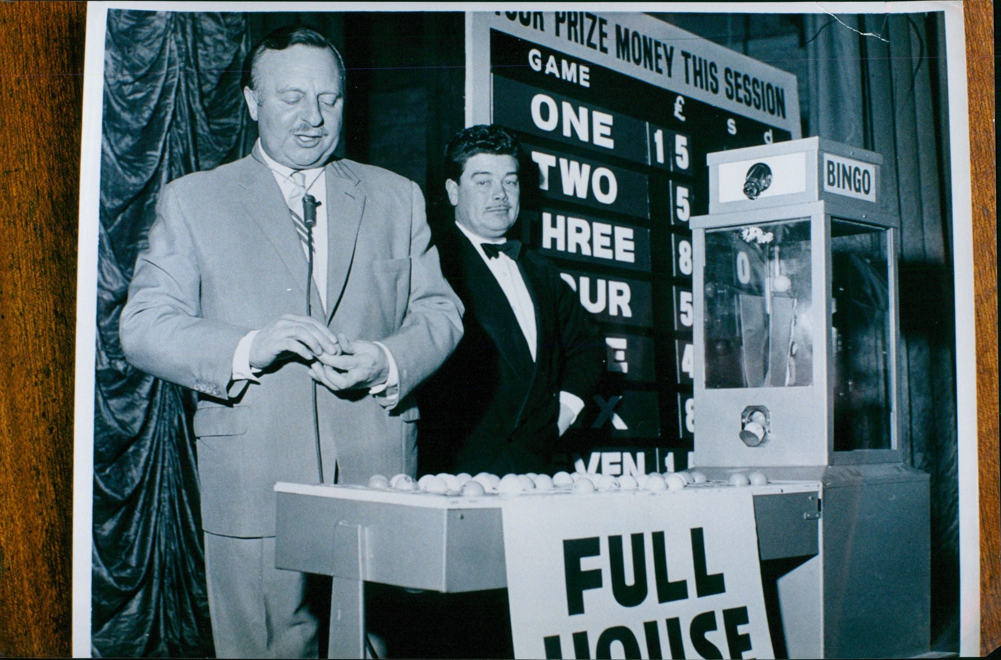 Electronic random number indicator equipment the machine that generate