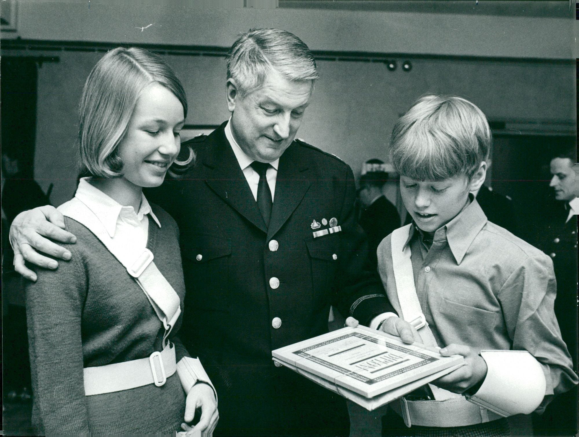 FORCED KEEP THIS HALL STAGD MUCH INDOOR TEMPERATURE MUSEUM MANA - Vint