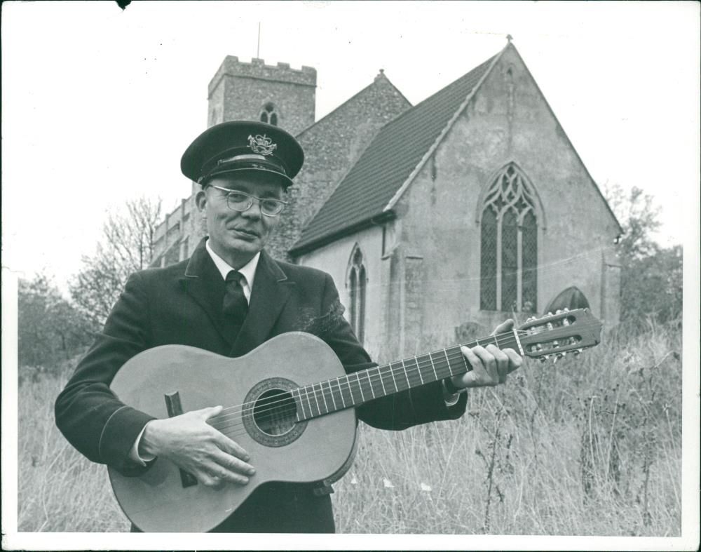 Allan Smethurst Singer. - Vintage Photograph