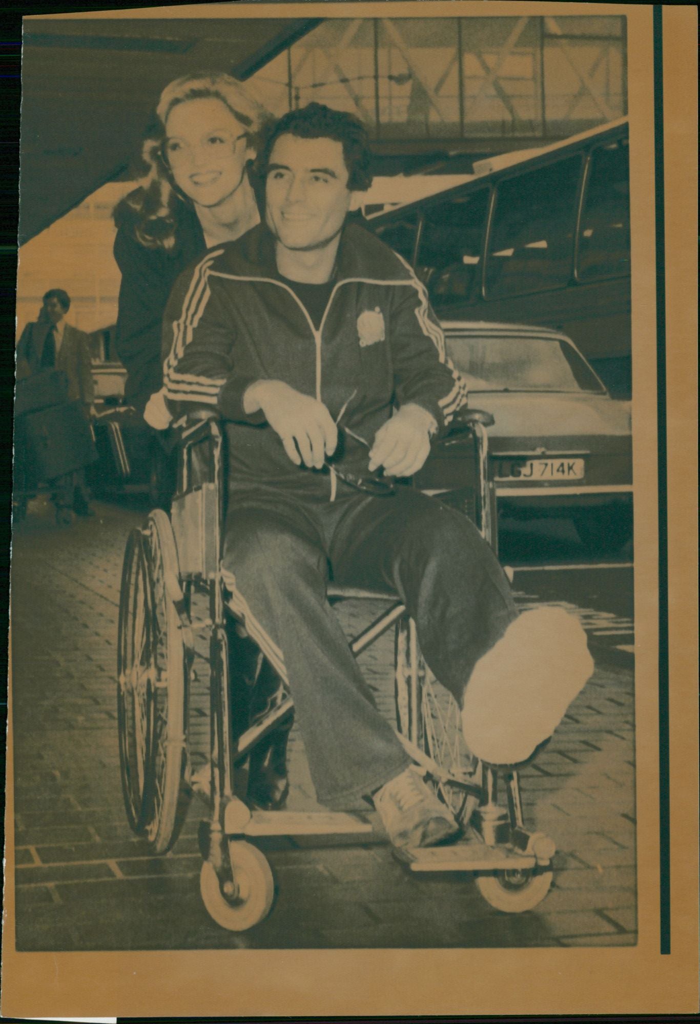 1980 AIRPORT ACTOR KING ACTRESS AMERICAN - Vintage Photograph