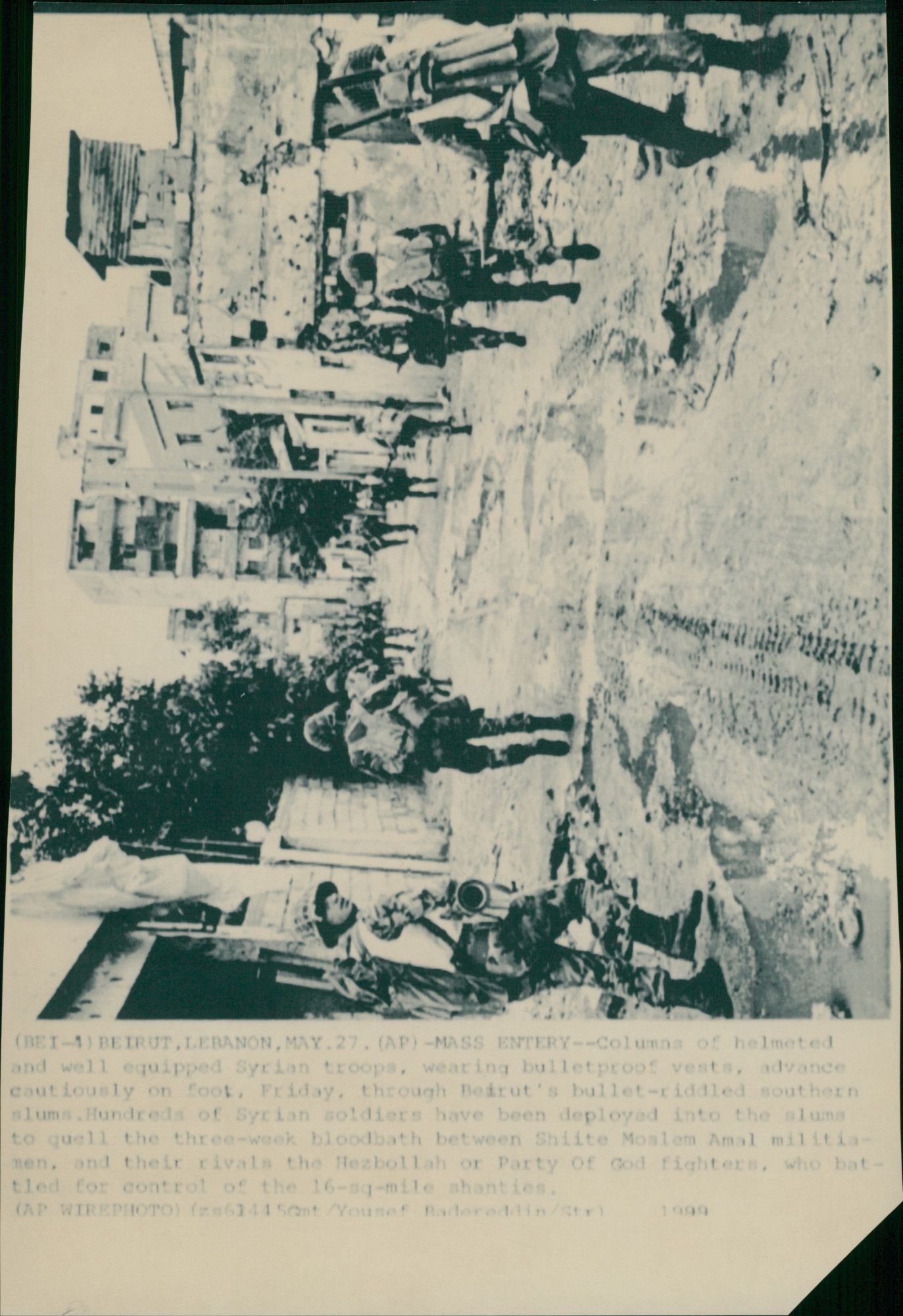 WELL FOREIGN - Vintage Photograph