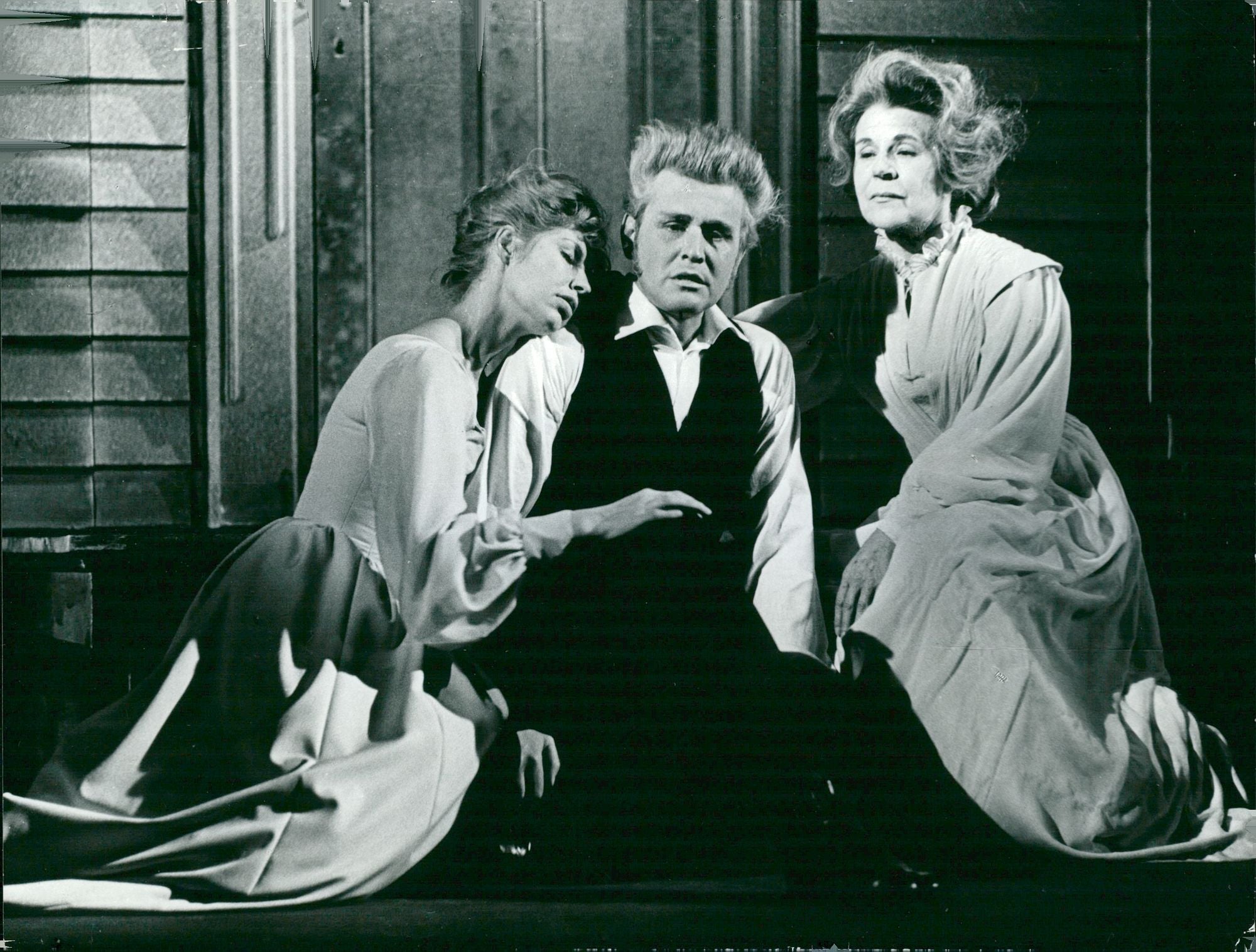 Lotte Ledl (t.v), Sebastian Fisher and Paula Wessley in "Build Your Hi