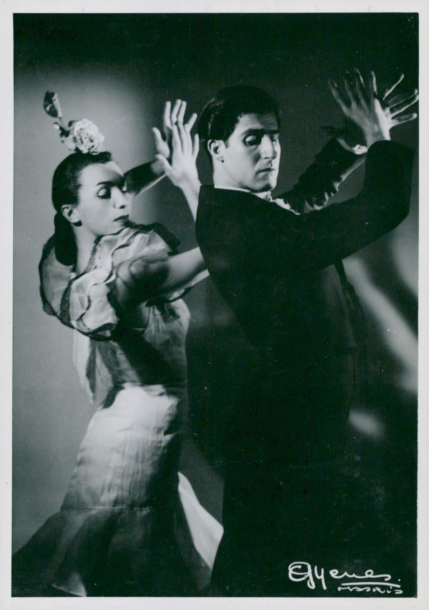 Susanna and JosÃ© perform Spanish dance in the grand hall of the Conce
