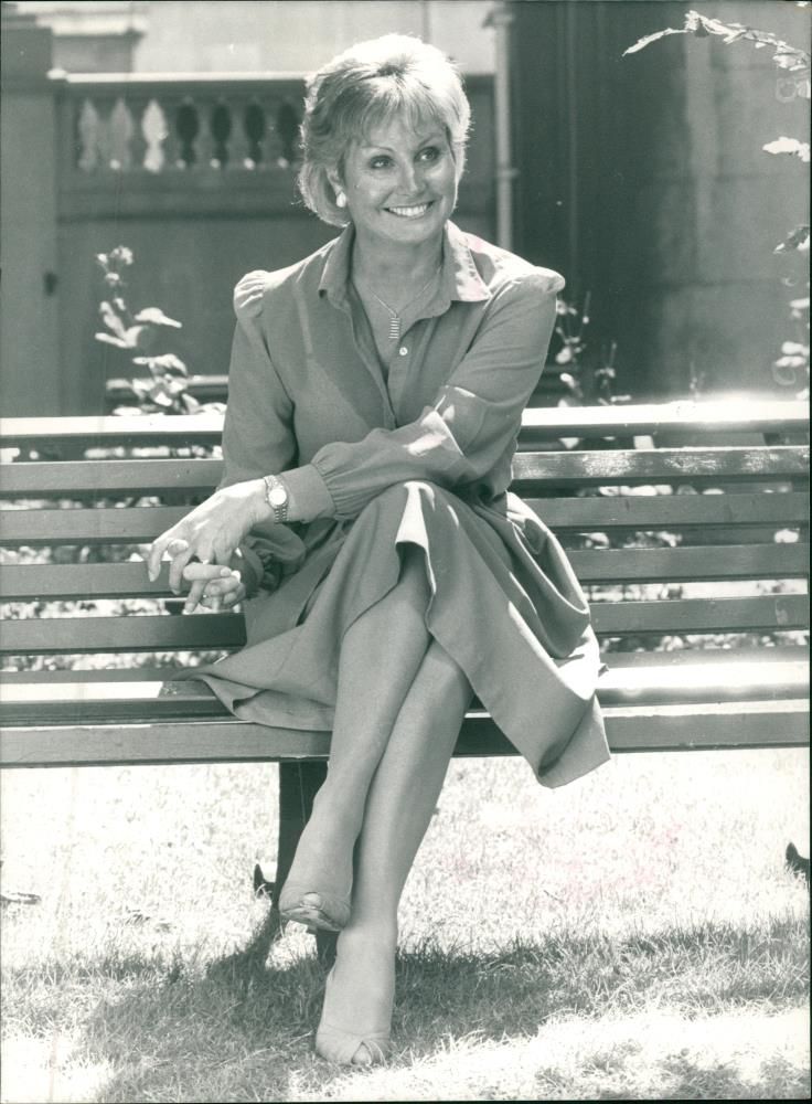 Angela Rippon Journalist. - Vintage Photograph