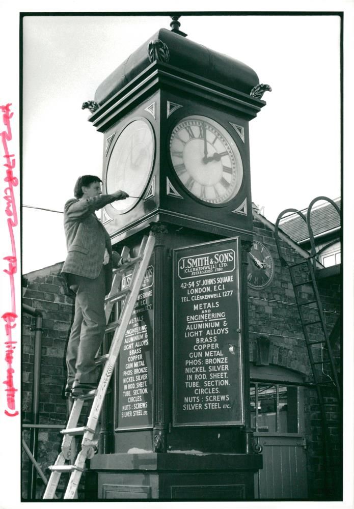 Richard blackwell adjusting the islington clock tower. - Vintage Photo