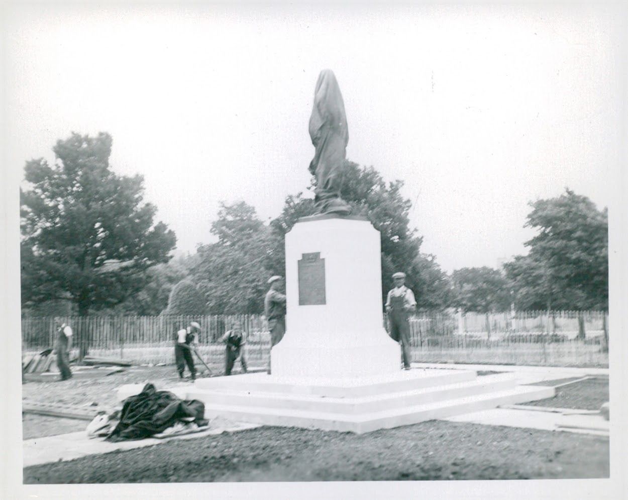 The Nelson statue, 1951. - Vintage Photograph