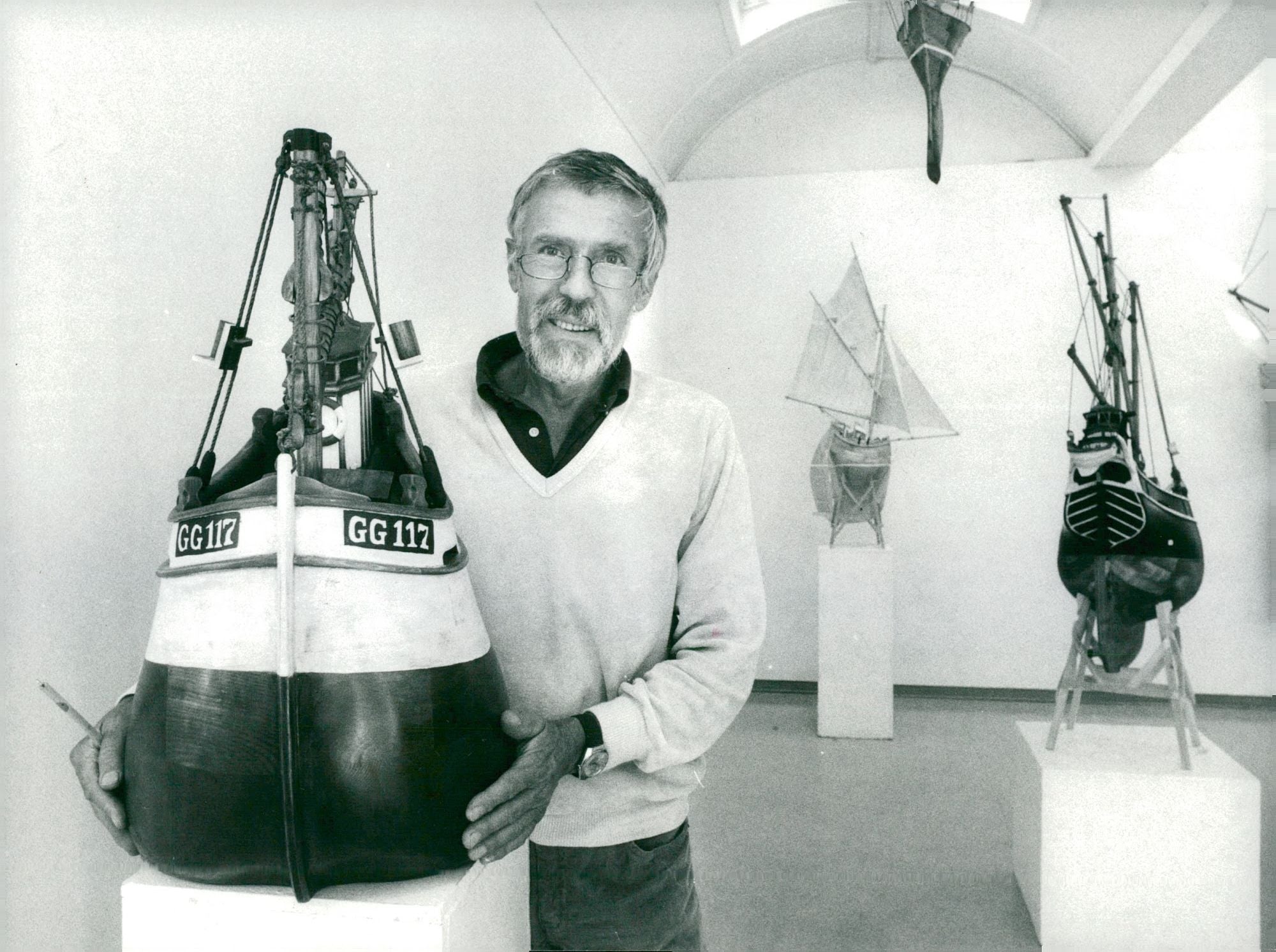 Portrait Bengt Lundin, Artist, embraces her souls filled fishing boat