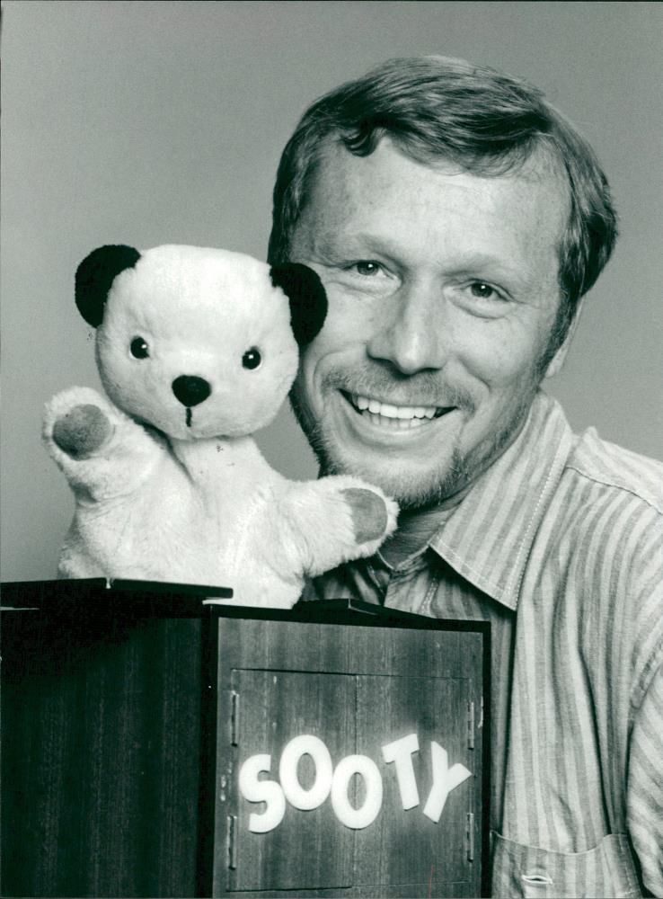 Matthew Corbett Television personality, The sooty show. - Vintage Phot