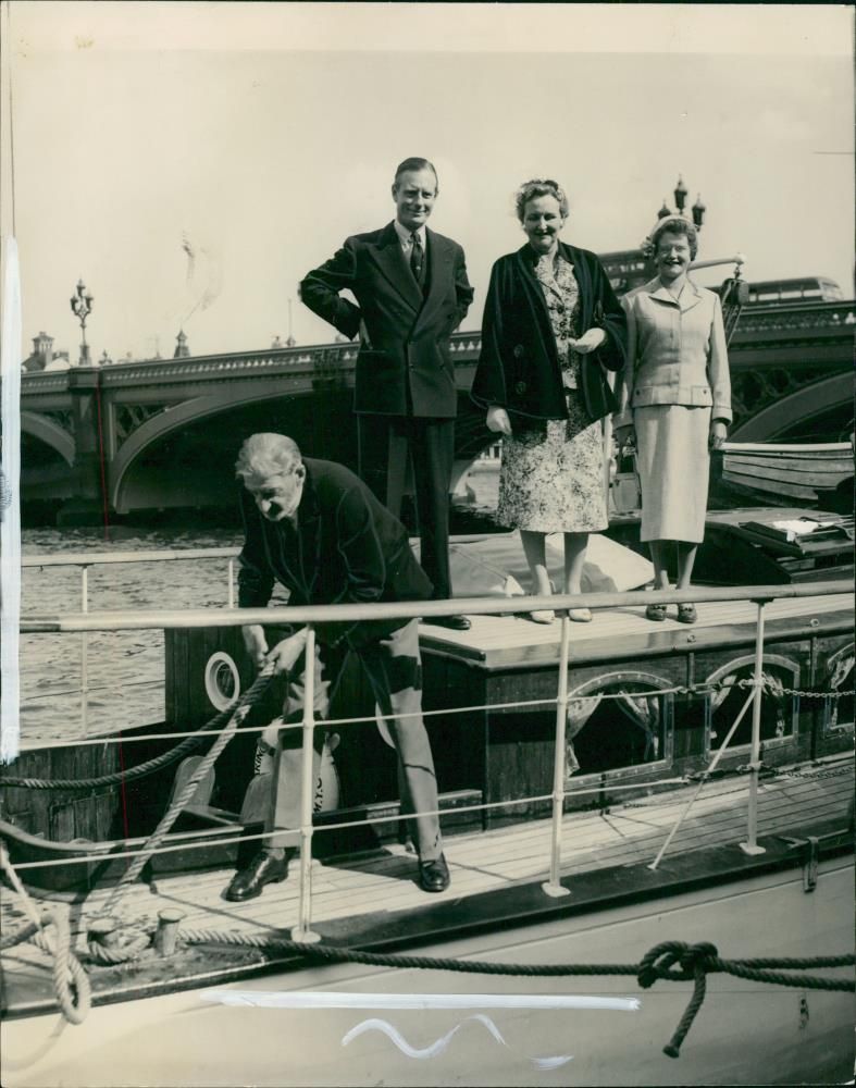 Gresham Cooke with his wife. - Vintage Photograph