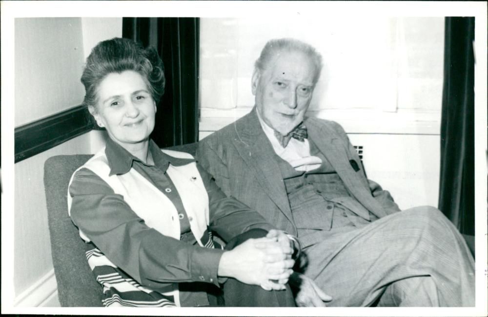 Mackenzie sir compton,wife:Sir compton mackenzie and his wife lady lil