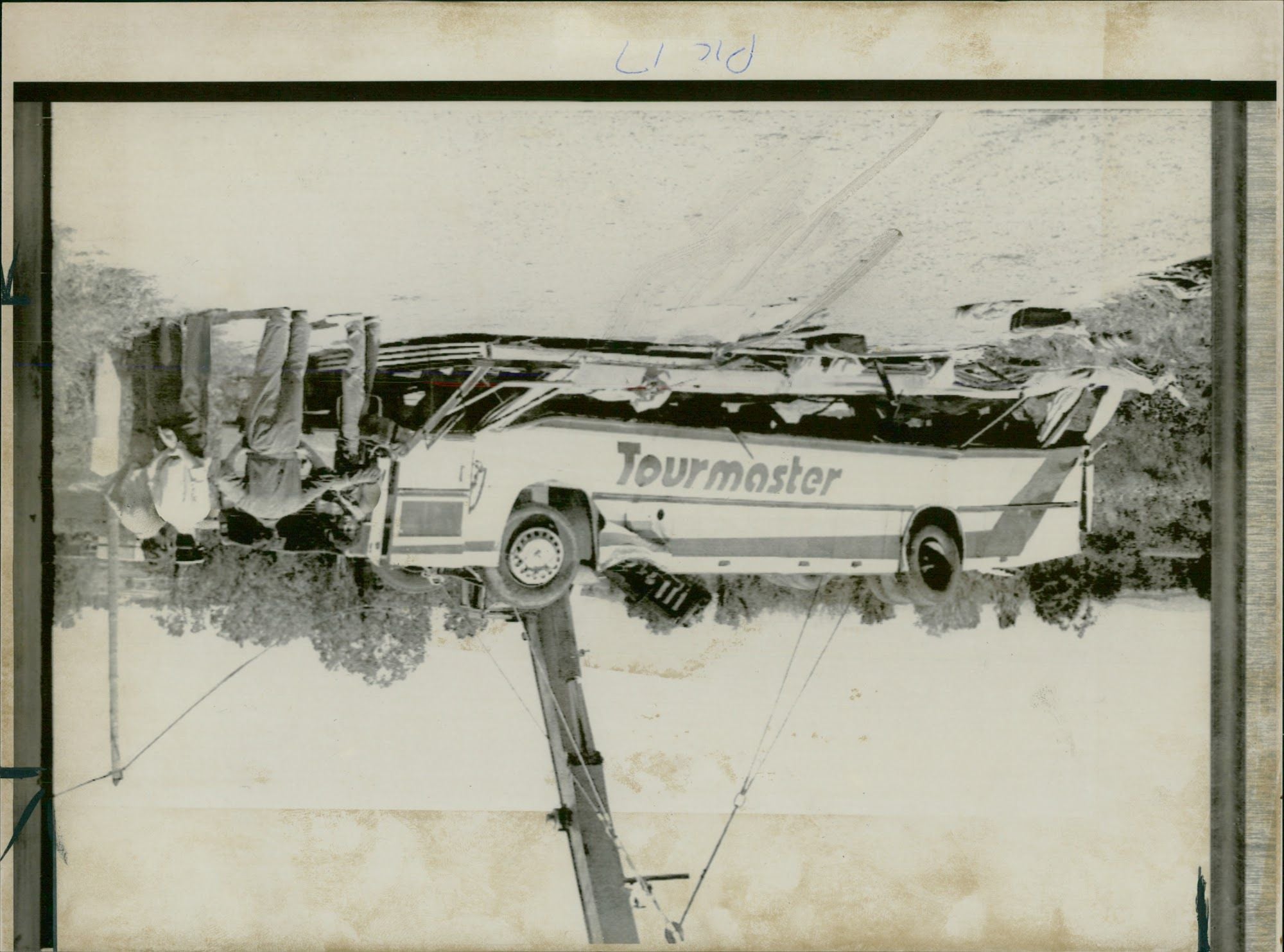 The Beaune coach crash:the overturned coachwith was carrying. - Vintag