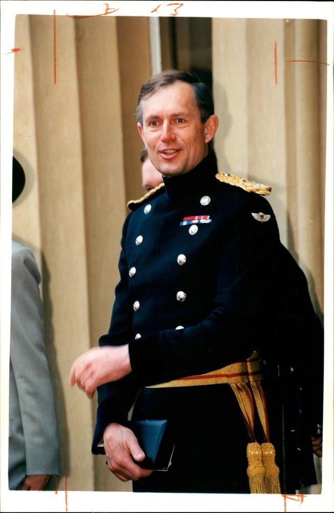 Lt. Gen. Sir. Michael Rose. - Vintage Photograph