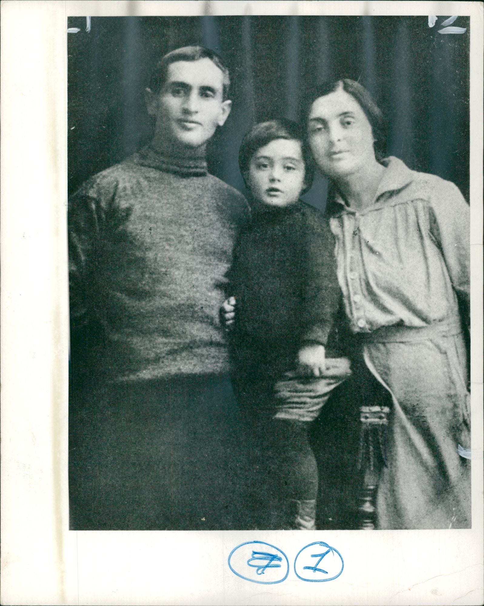 The Dayan family in 1918, Moshe with his father Shmuel and his mother