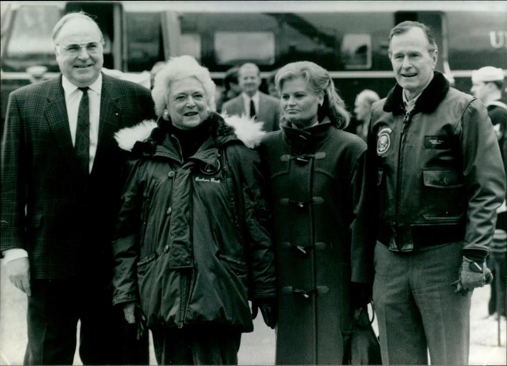 President George Bush with Wife barbara, Helmut Kohl andand his wife.
