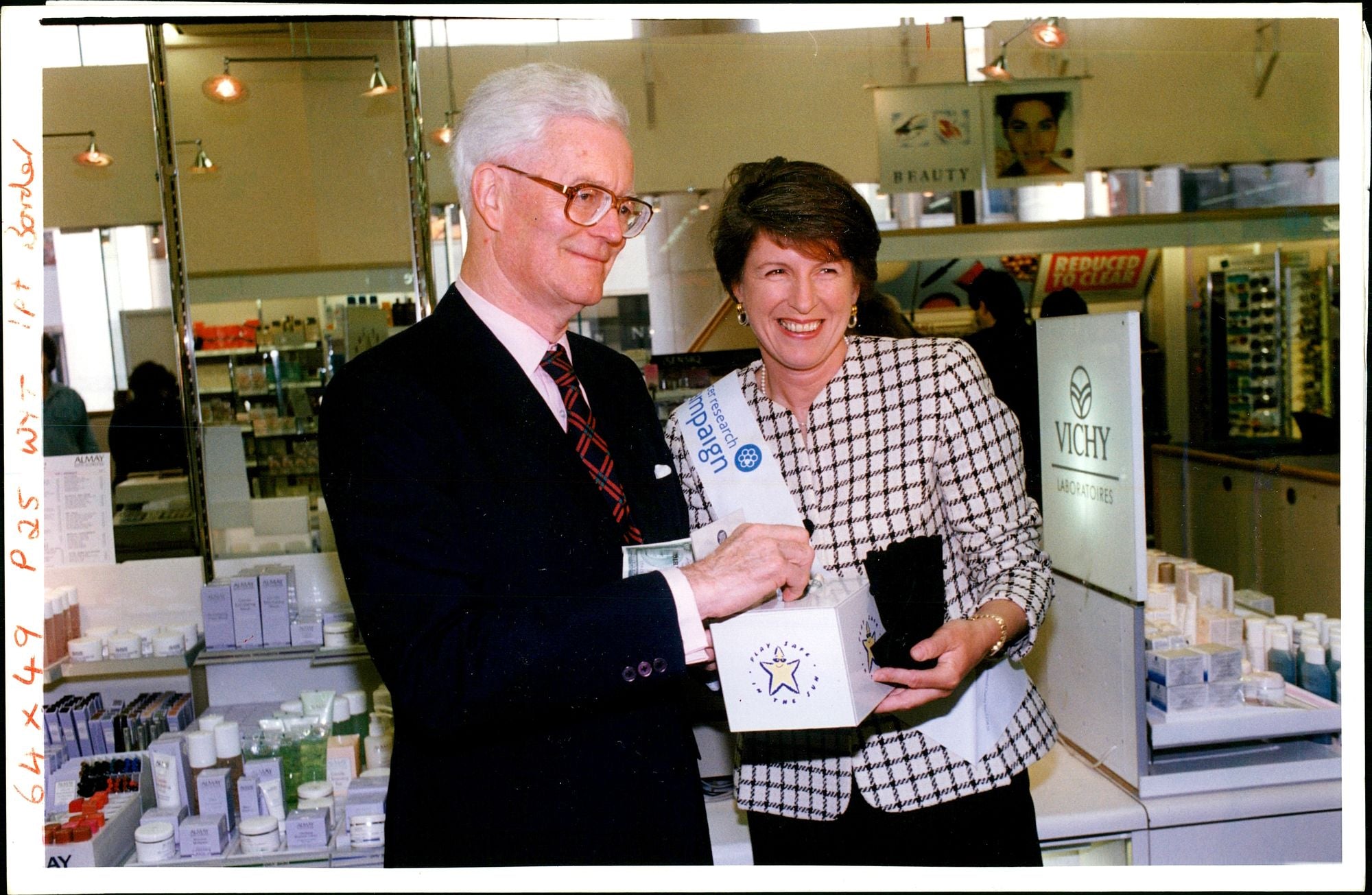 Douglas Hurd with his wife Judy. - Vintage Photograph