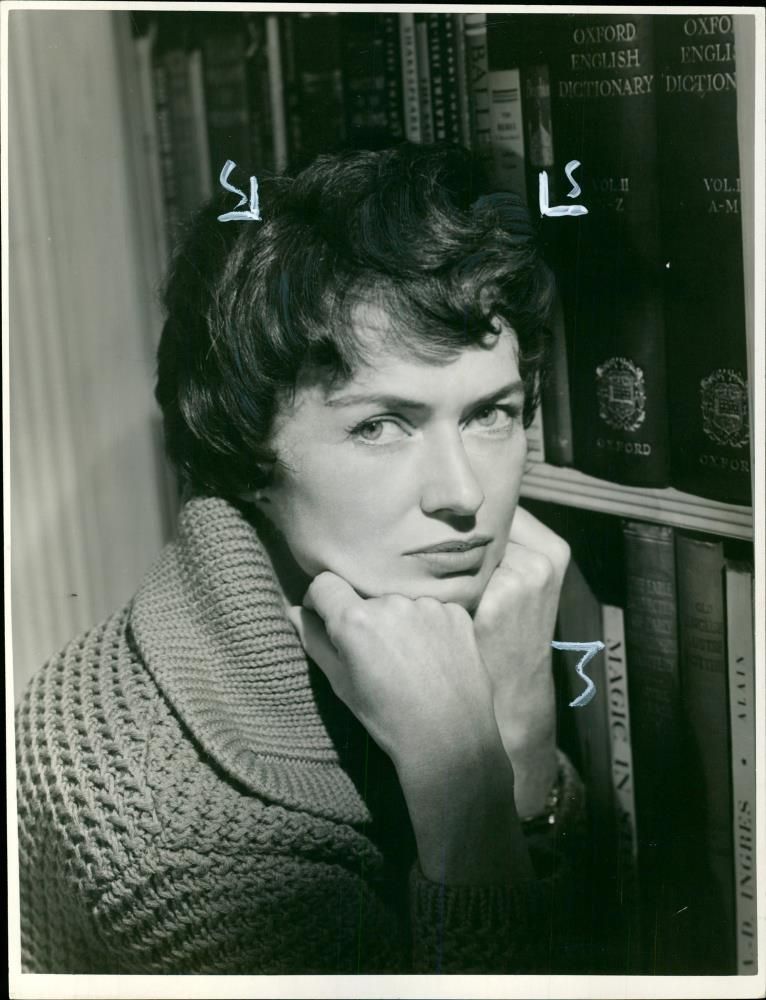 A portrait of Dorothy Alison. - Vintage Photograph