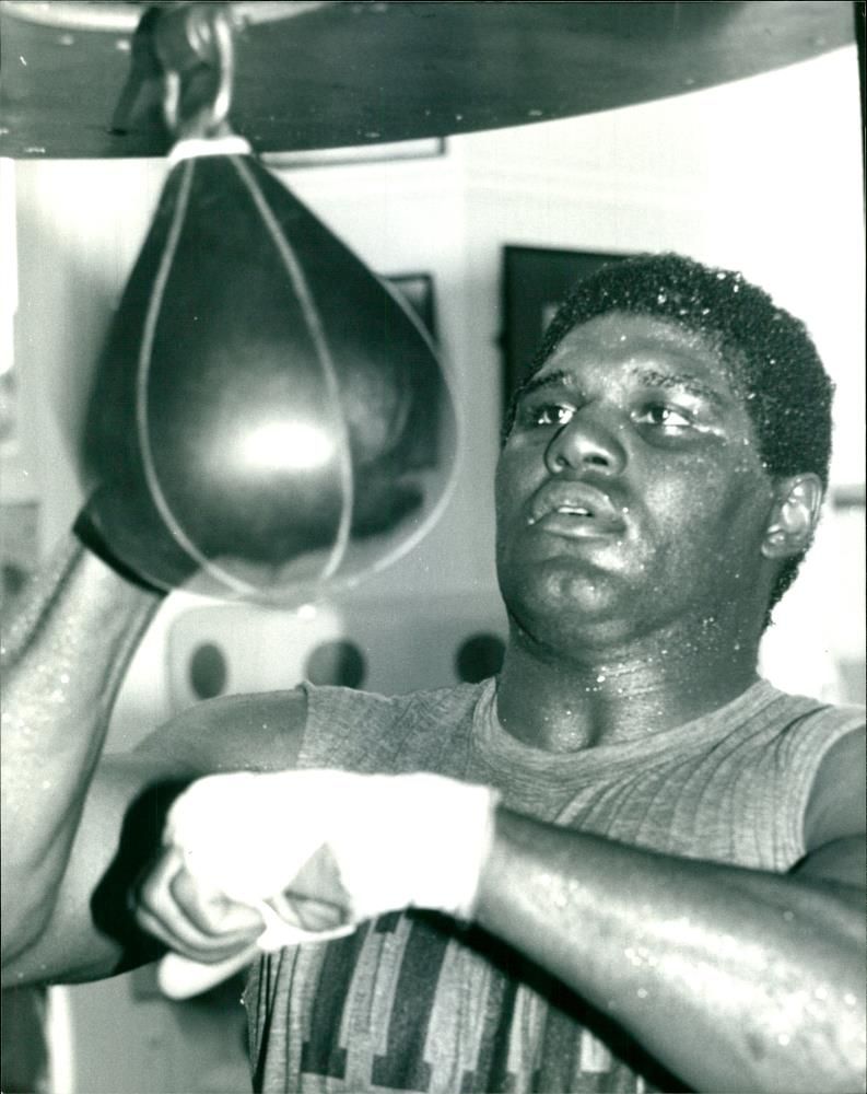 A photo showing the heavyweight boxer, James Quick Tillis. - Vintage P
