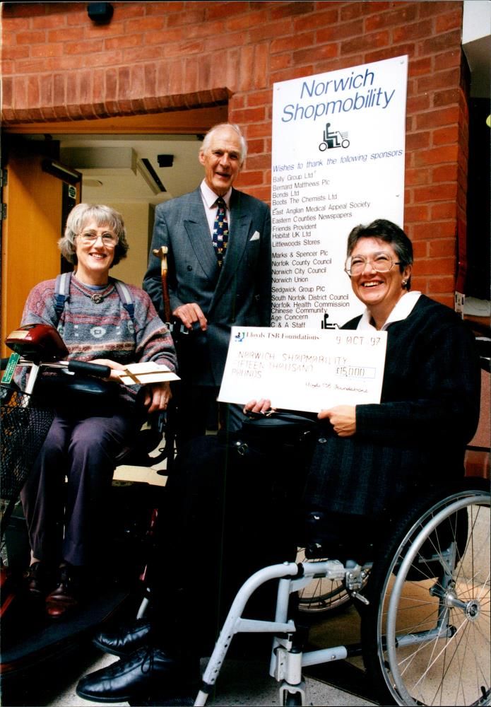 Lord Edward FitzRoy, Stephanie Ash and Jennifer Hull. - Vintage Photog