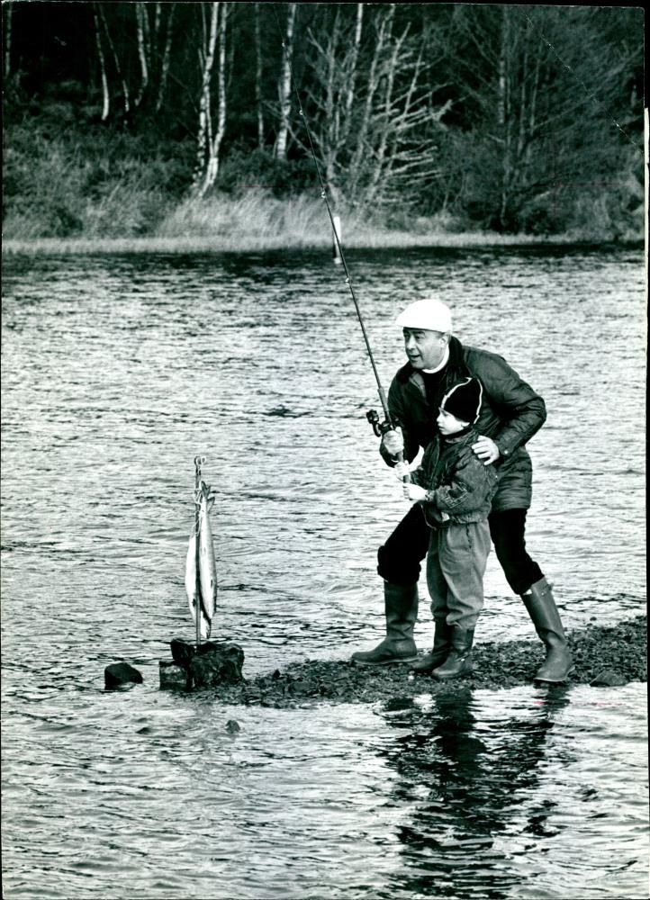 Mohamed Al Fayed with his son Karim. - Vintage Photograph