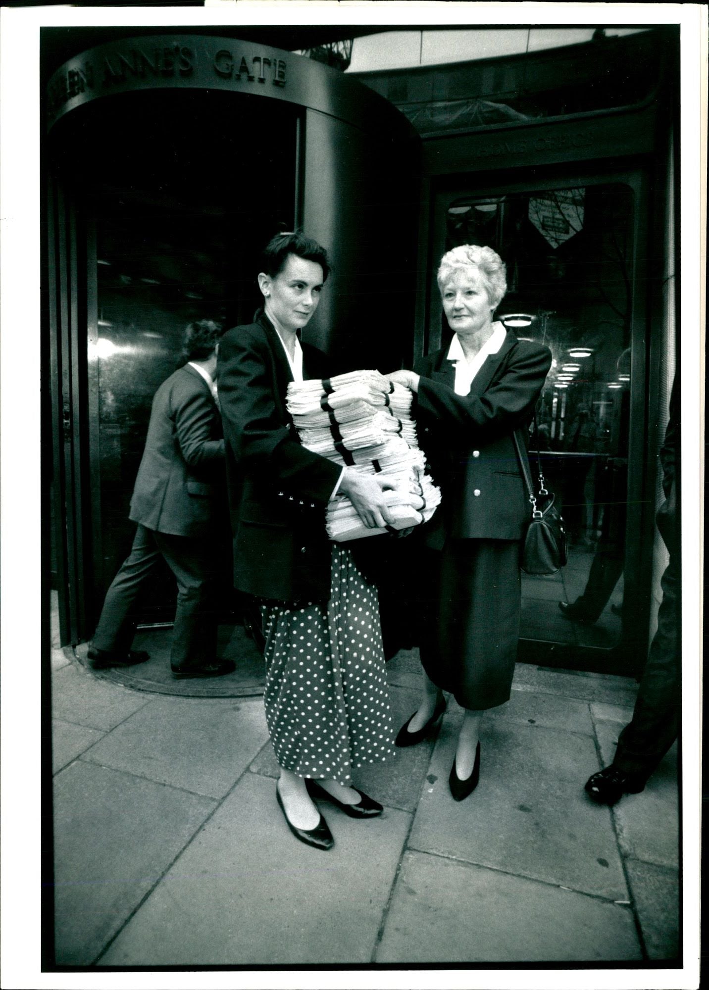 1990 FAMILIES THE HILLSBOROGH DISASTER DELIVERED SIGNATORY PETITION