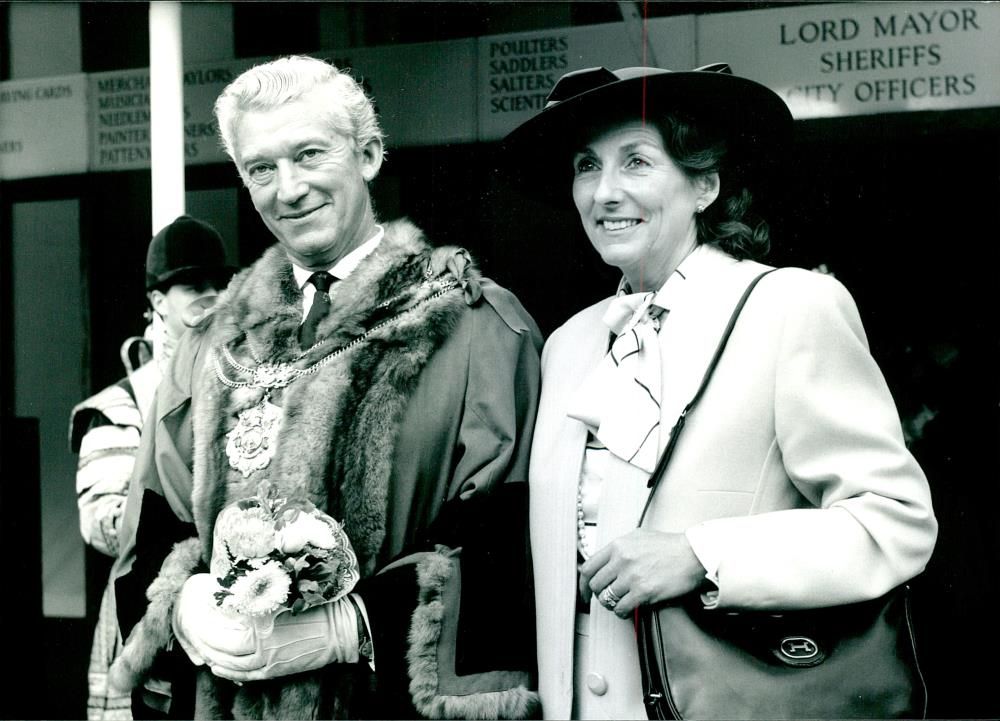 Colonel Greville Douglas Spratt and his wife Sheila Pratt. - Vintage P