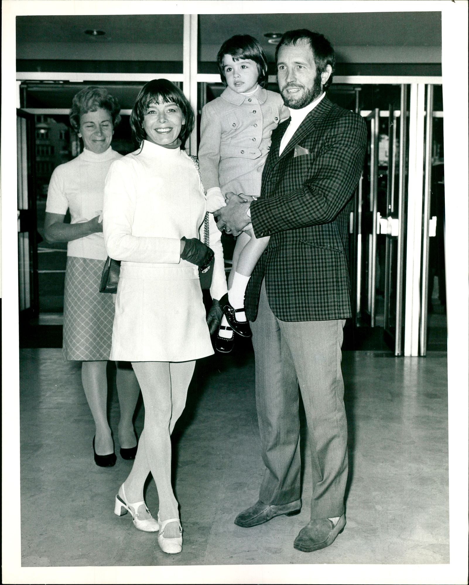 Janet Munro with husband Ian Hendry and daughter Sally. - Vintage Phot