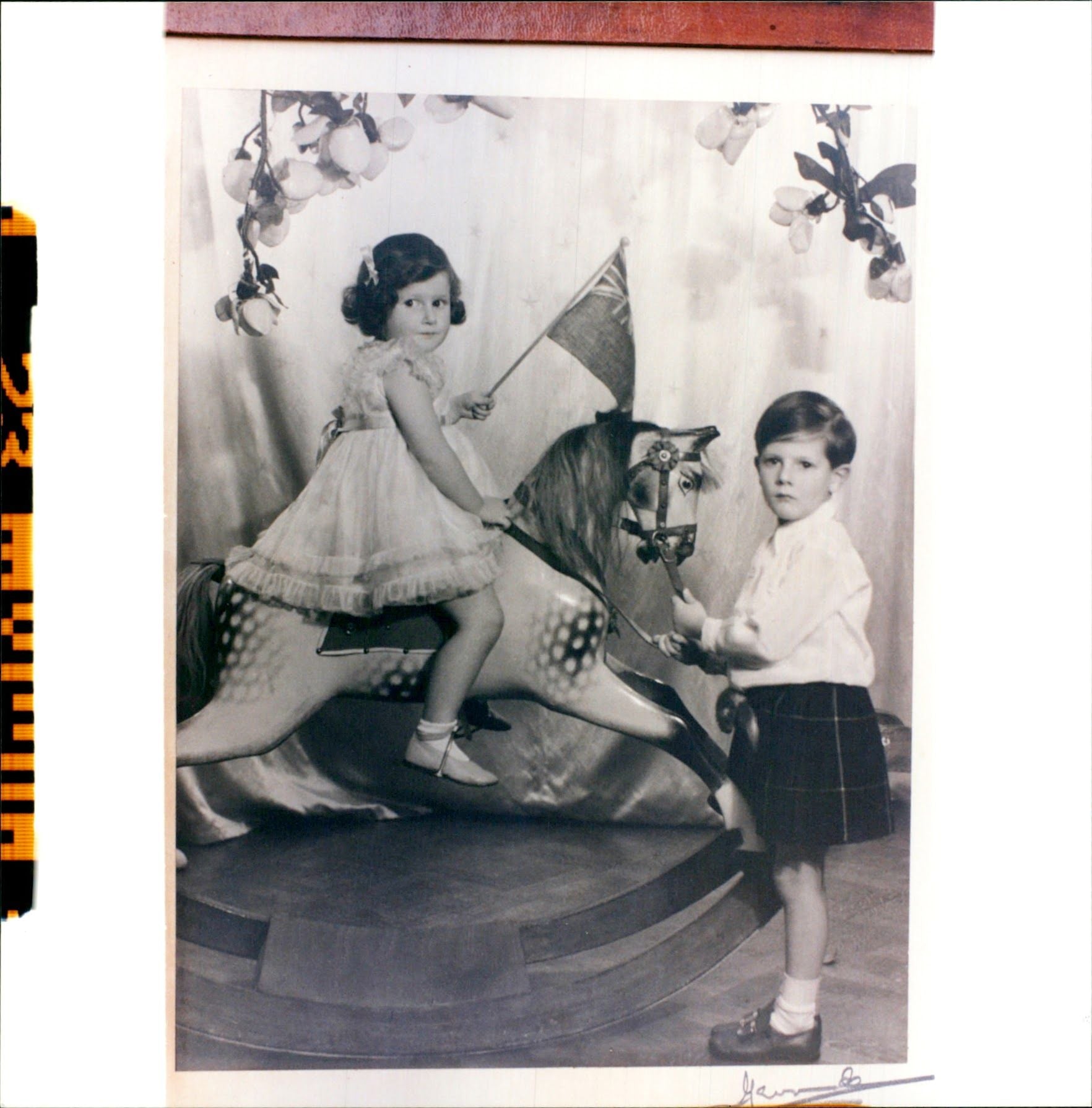 1939 FRONN MORGAN STEPDAUGHTER IAN FLEMING WITH HER BROTHER RAYMOND AL