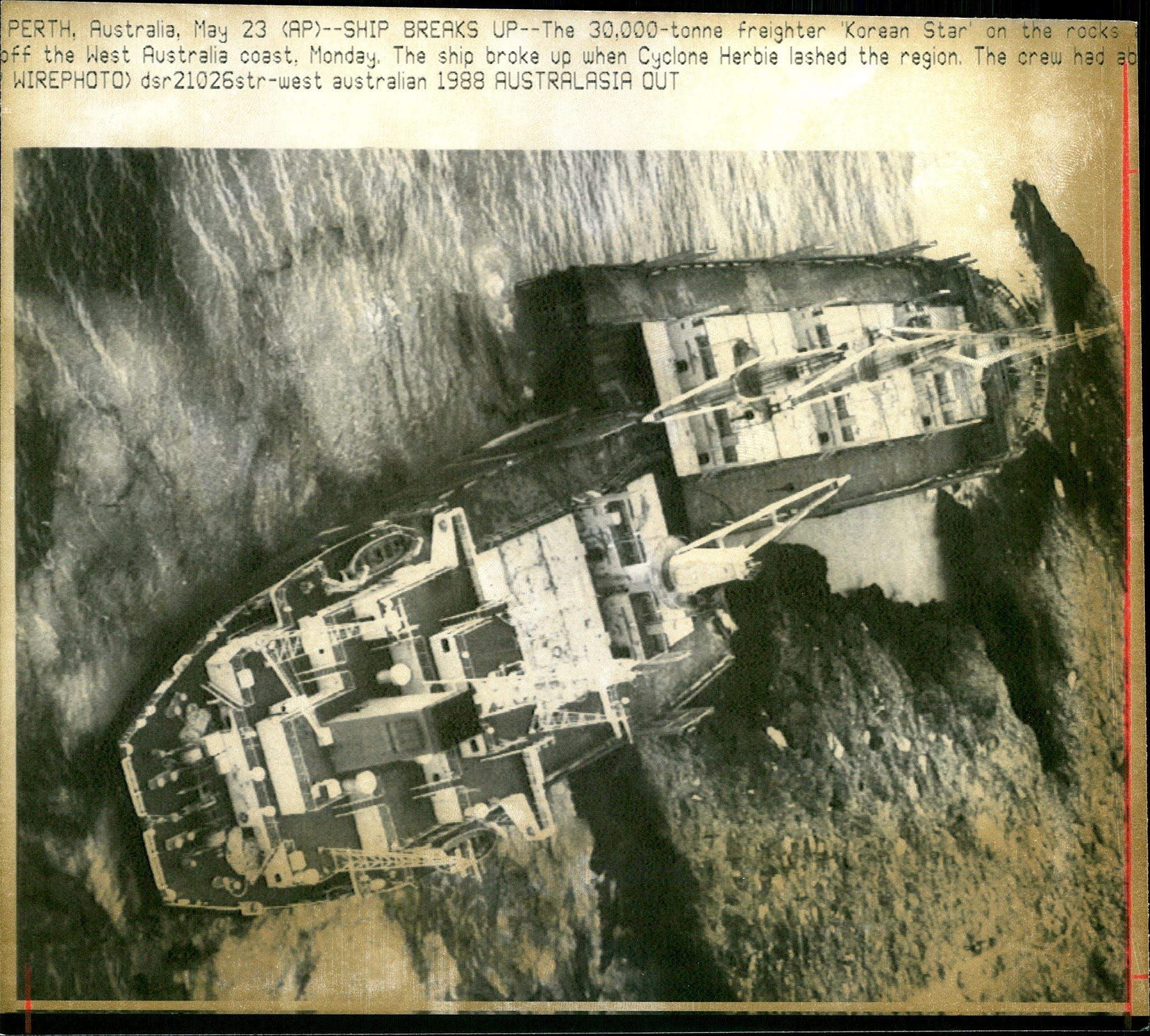 1988 THE TONNE FREIGHTER KOREAN STAR ROCKS OFF WEST AUSTRALIA COA SHIP