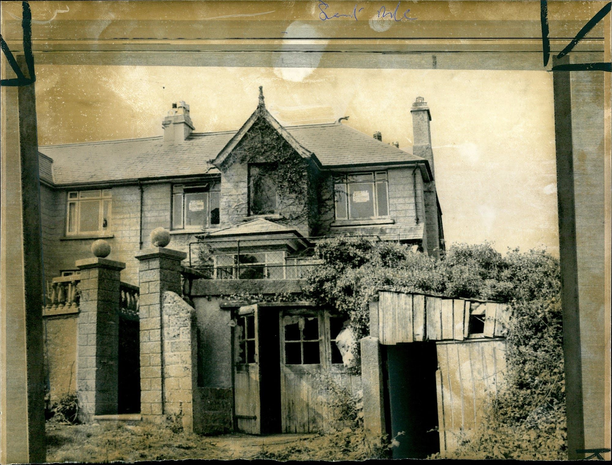 1984 THE HOUSE WHERE MISS GWENDOLINE HUGHES LIVED SQUALOR STAR PUBLISH