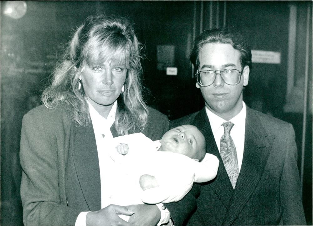 Guy Von Cramer, his wife Deborah Cramer and their baby Harry. - Vintag