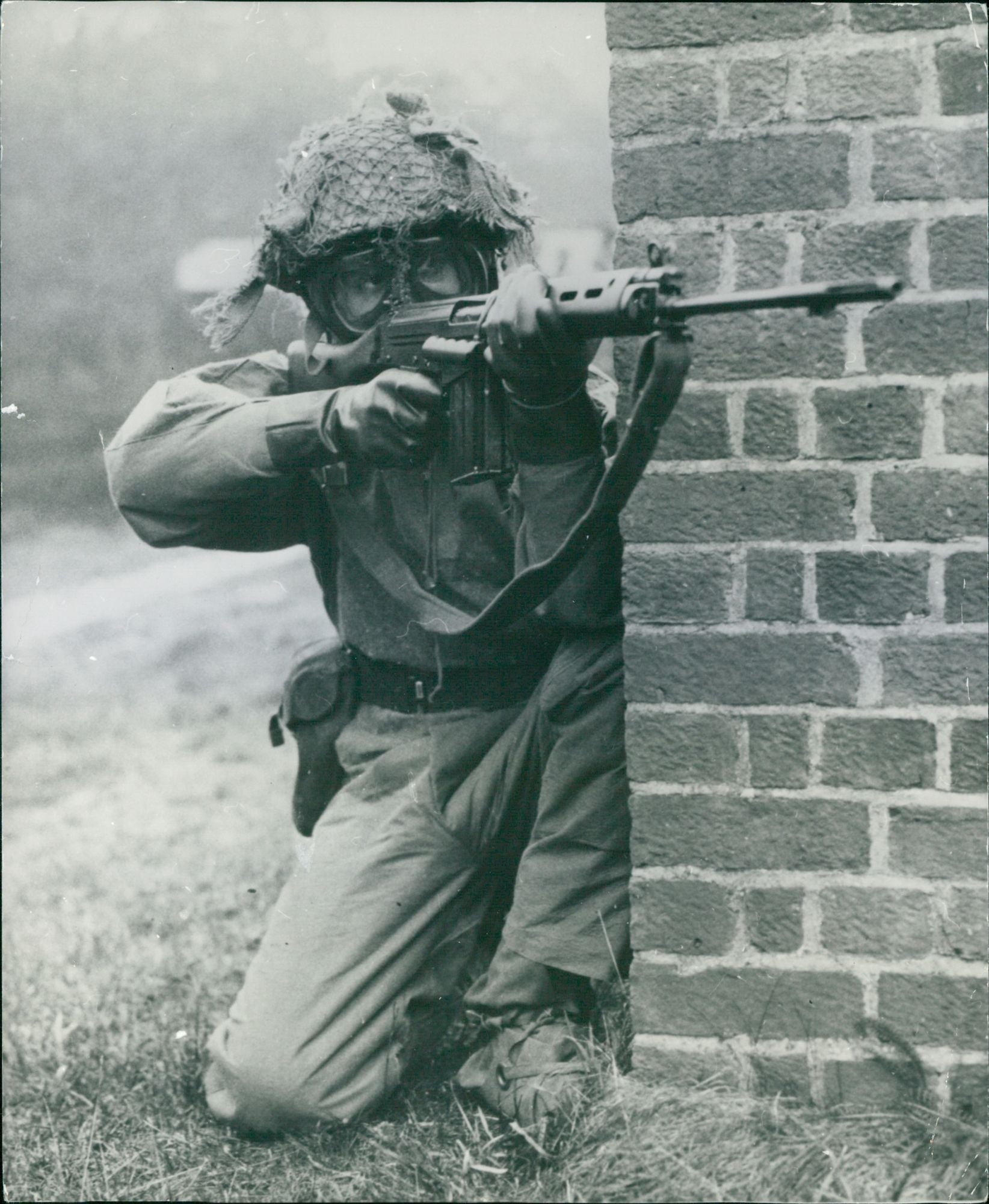 The new MK3 nuclear / biological chemical warfare uniform - Vintage Ph