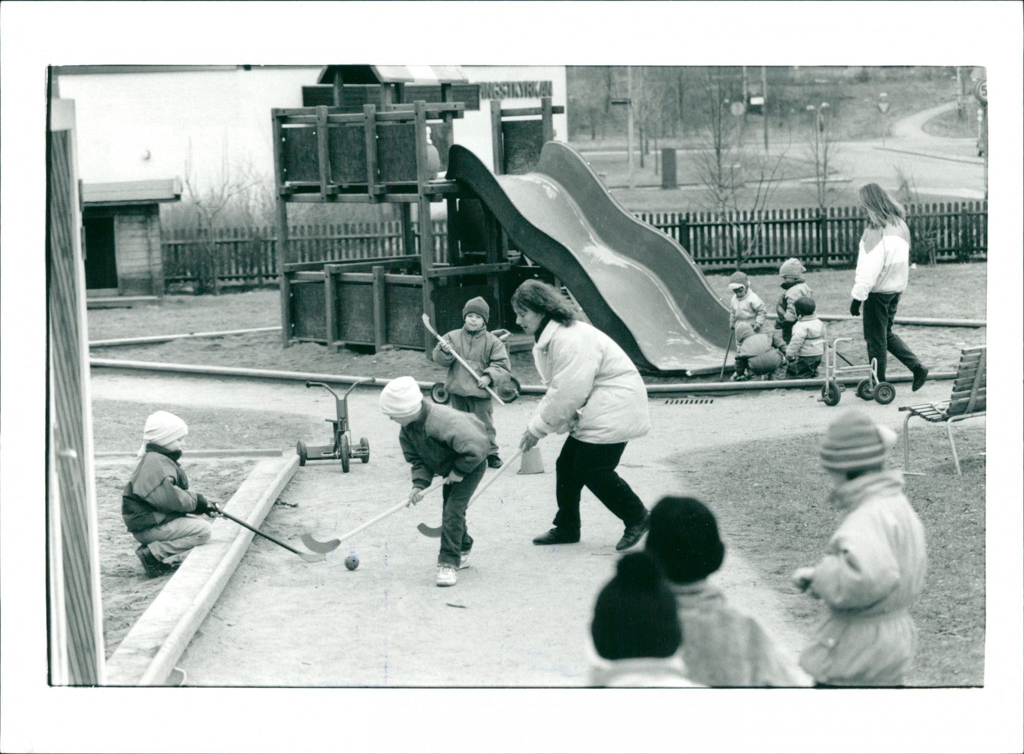 1989 OTHE DESK EACH SVE CAPTION UPON CODE BANDOMSOG LEIF JANSSON FORME