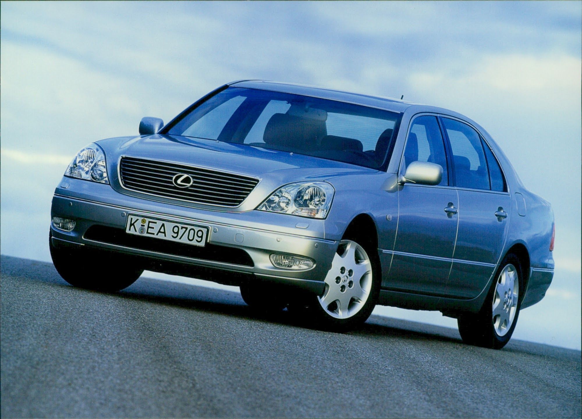 Lexus LS430 2000 - Vintage Photograph