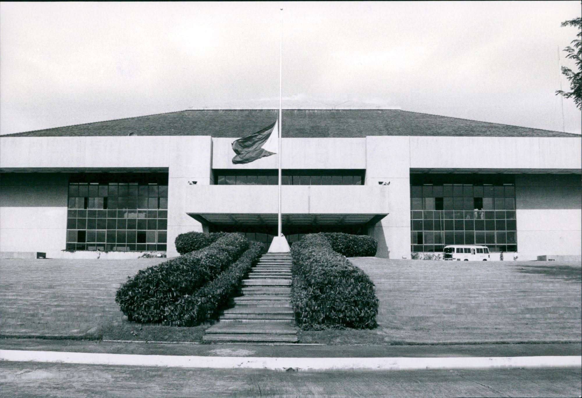 1985 MANILA WERE PHILIPPINE PARLIAMENT - Vintage Photograph