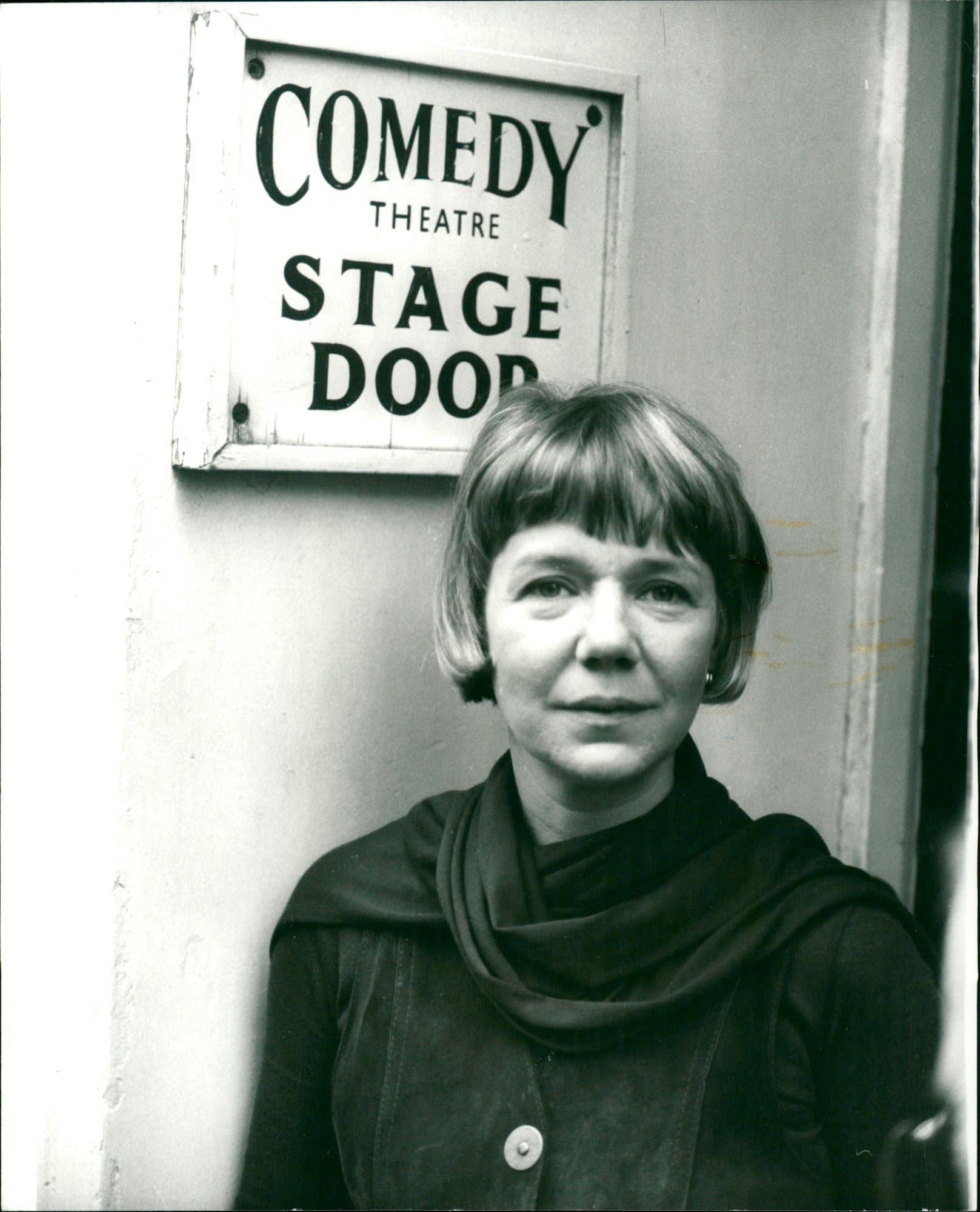 1975 - CROPPER ANNA ACTRESS APRIL, TAKEN, MARY - Vintage Photograph