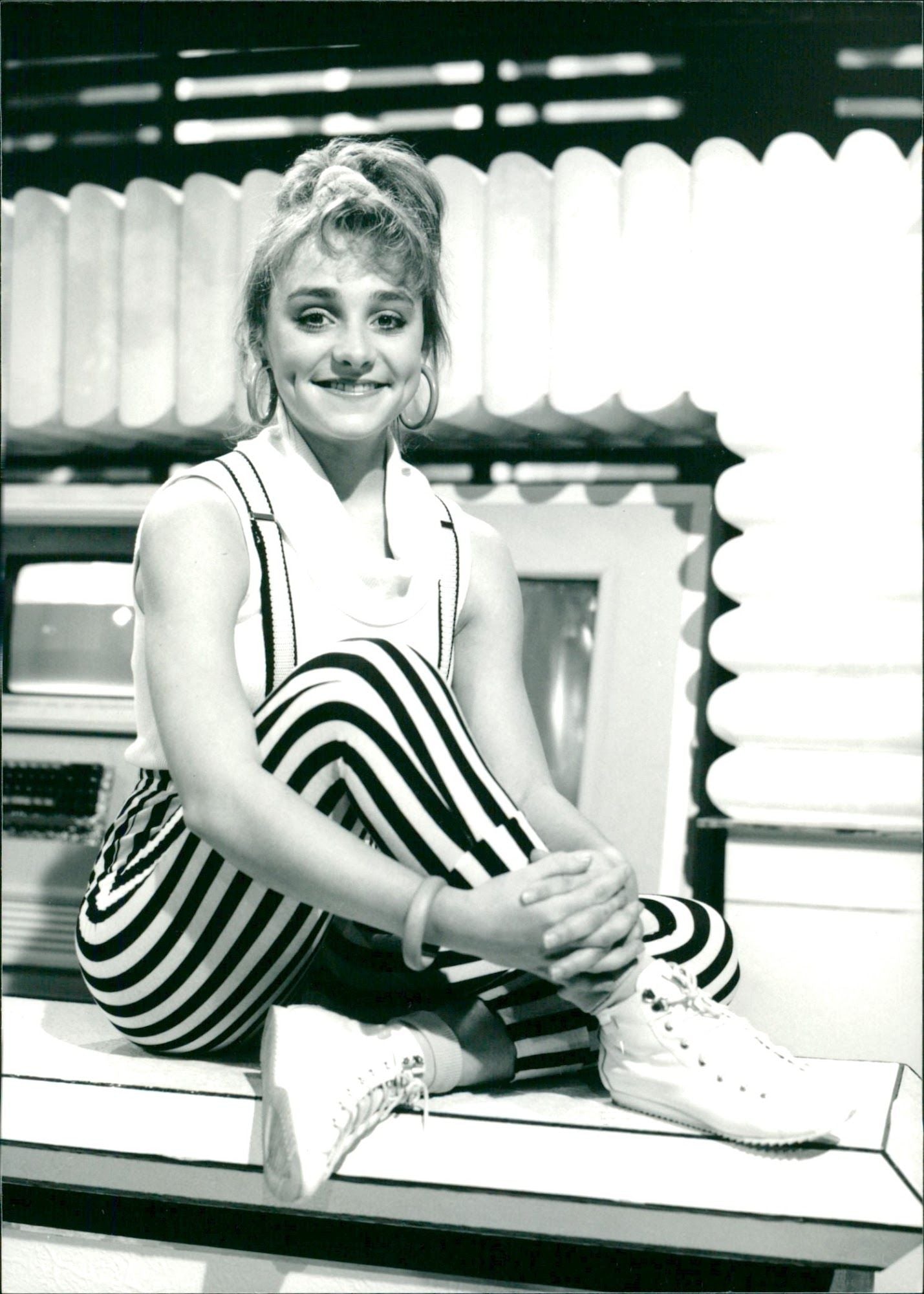 1986 - MR DEWHURST SALLY PICTORIALS UNIVERSAL TEL EC4V, ACTRESS, LONDO