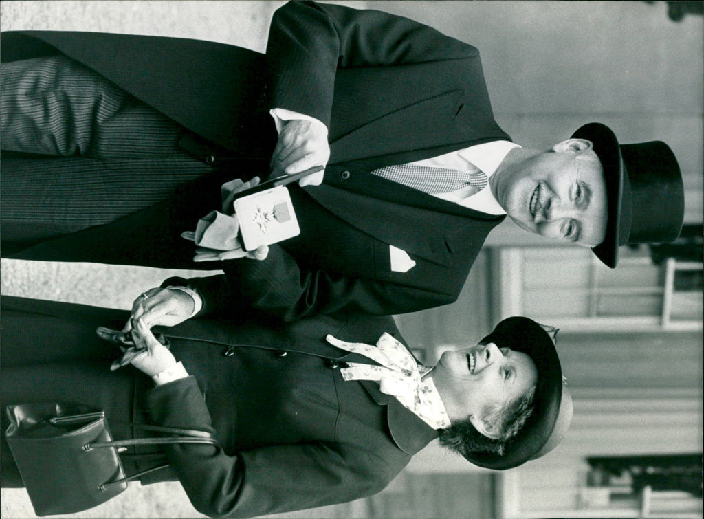 ACTOR FULTON MACKAY AND HIS ACTRESS WIFE SHEILA DEAR - LONDON PAP, QUE