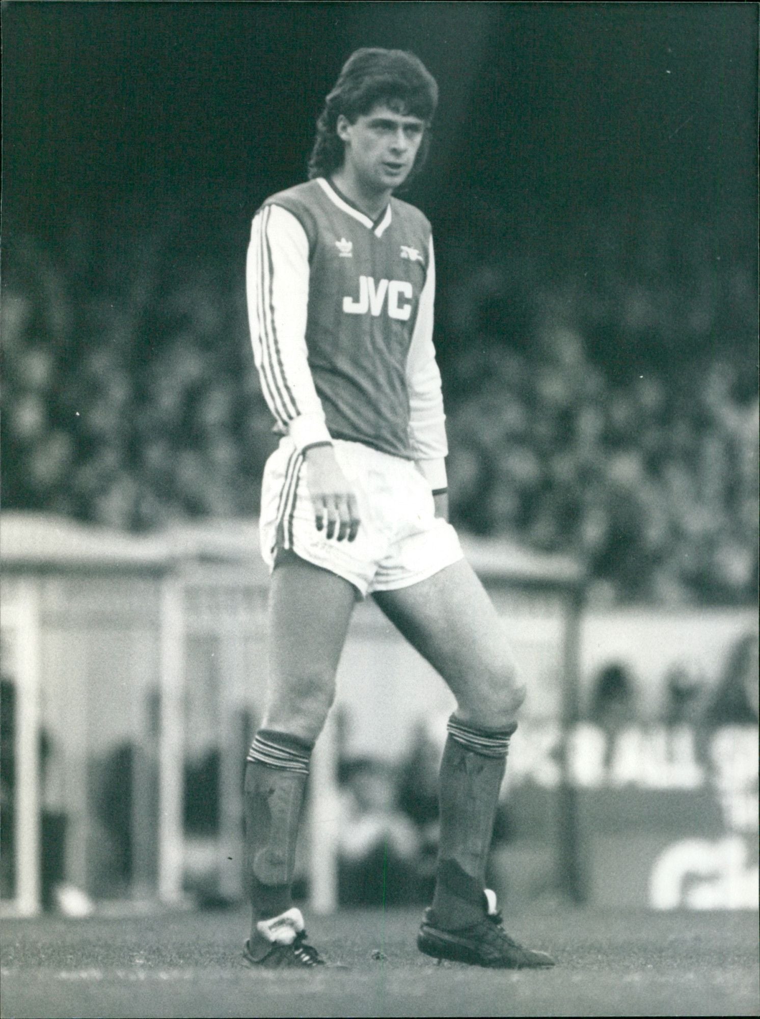 Niall Quinn, forward for Arsenal, poses for a photograph. - Vintage Ph