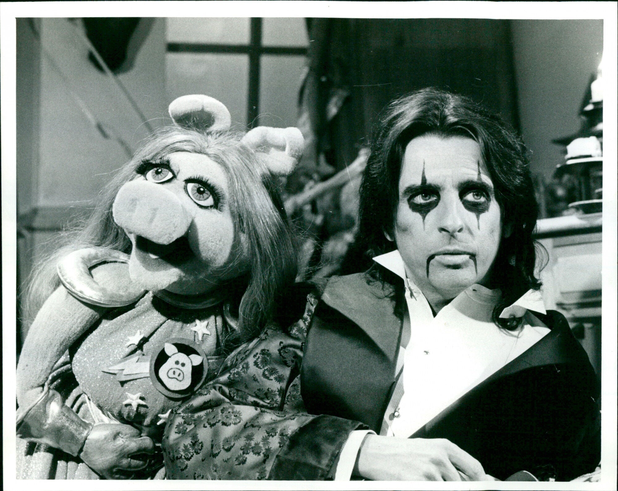 Alice Cooper performs with The Muppets on The Muppet Show. - Vintage P