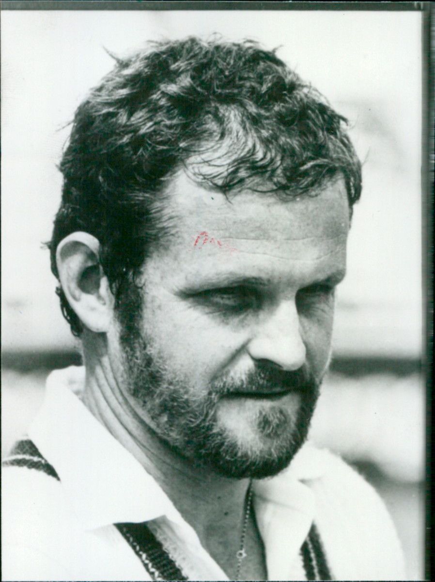 Australian cricketer Geoff Dymock poses for a photograph. - Vintage Ph