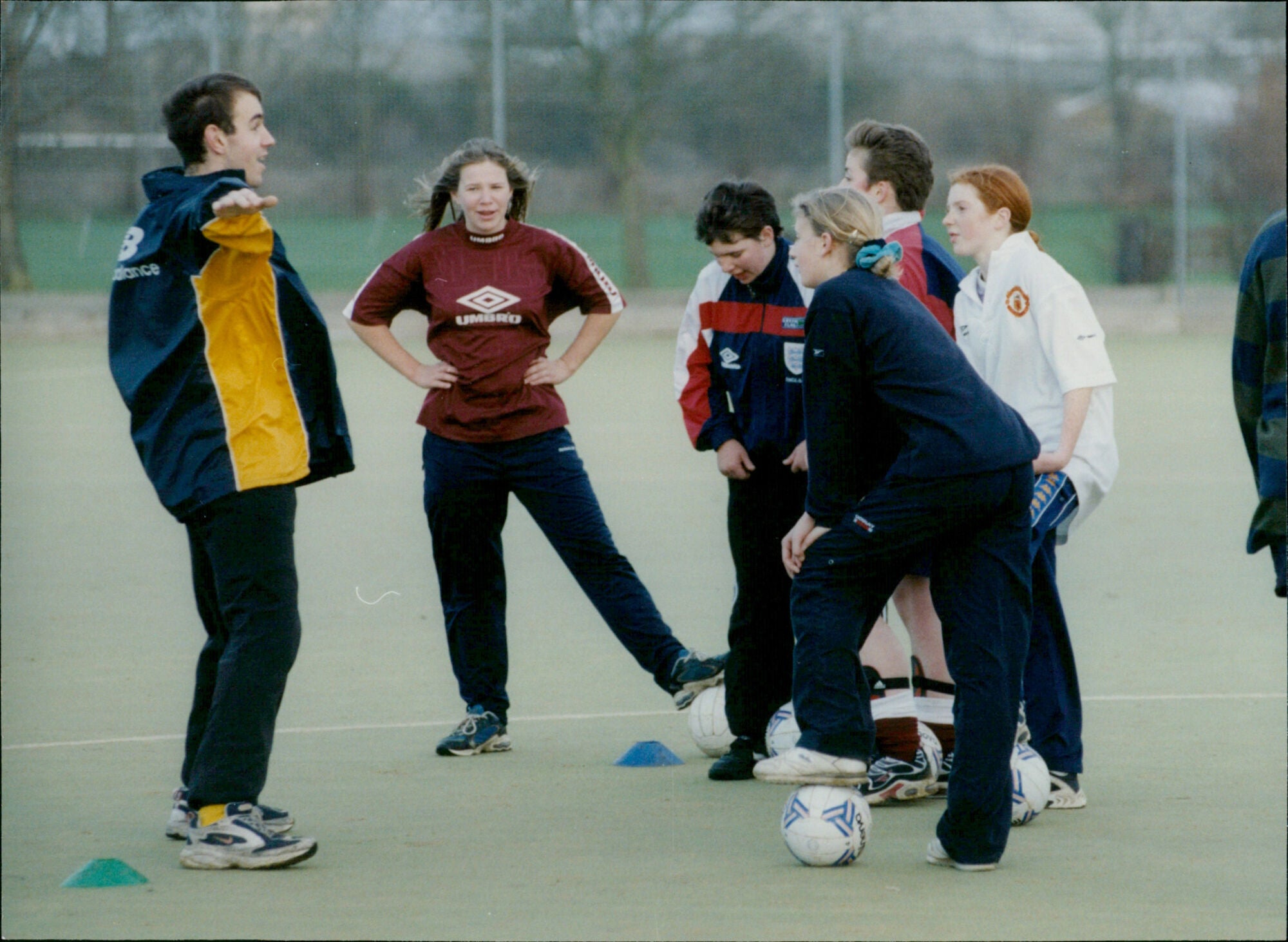 Paul Meakin talks ball skills to a group of girls at the Wallingford G