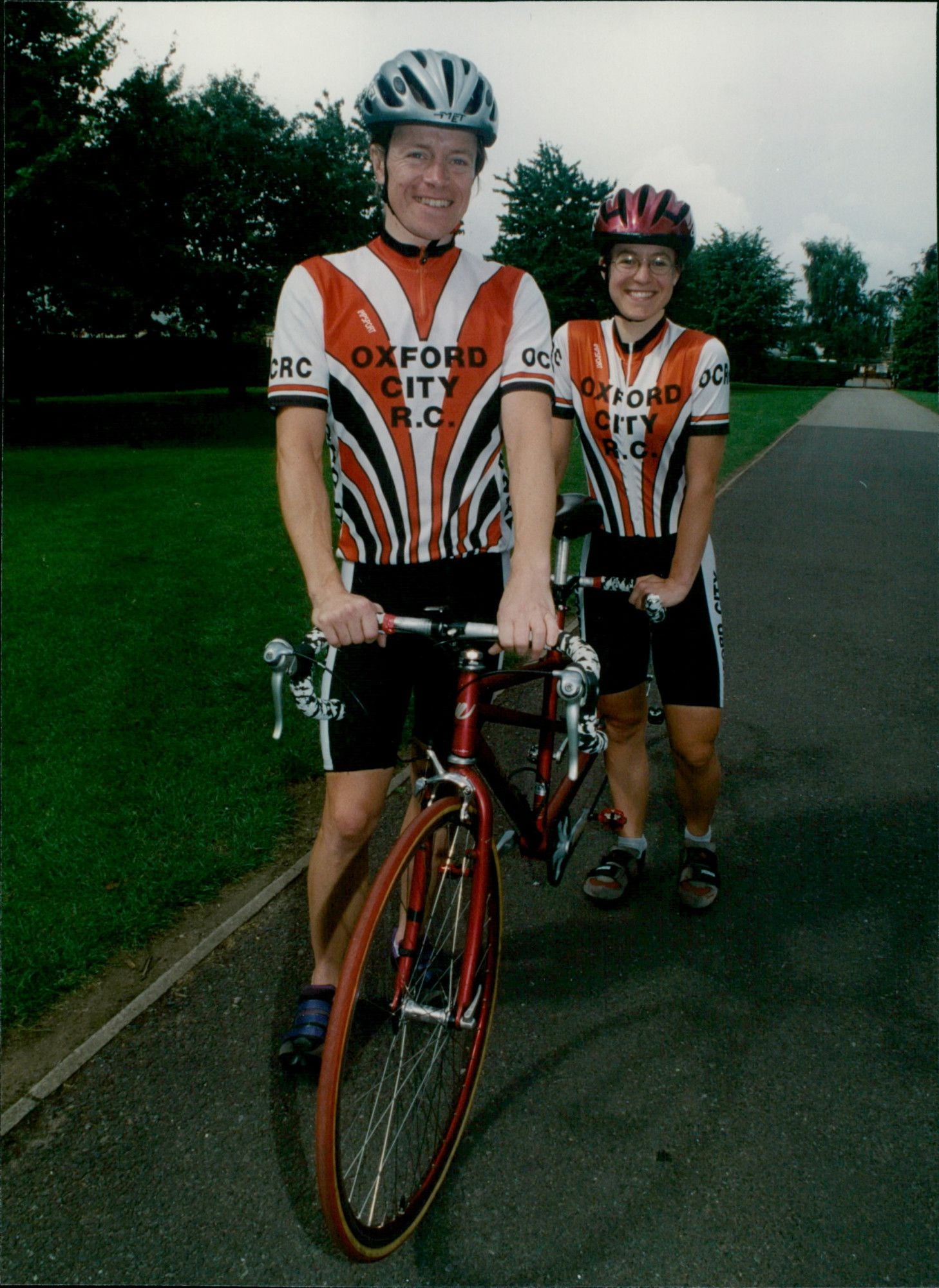 Howard Waller and Sara Dean of Oxford City Rowing Club break the tande