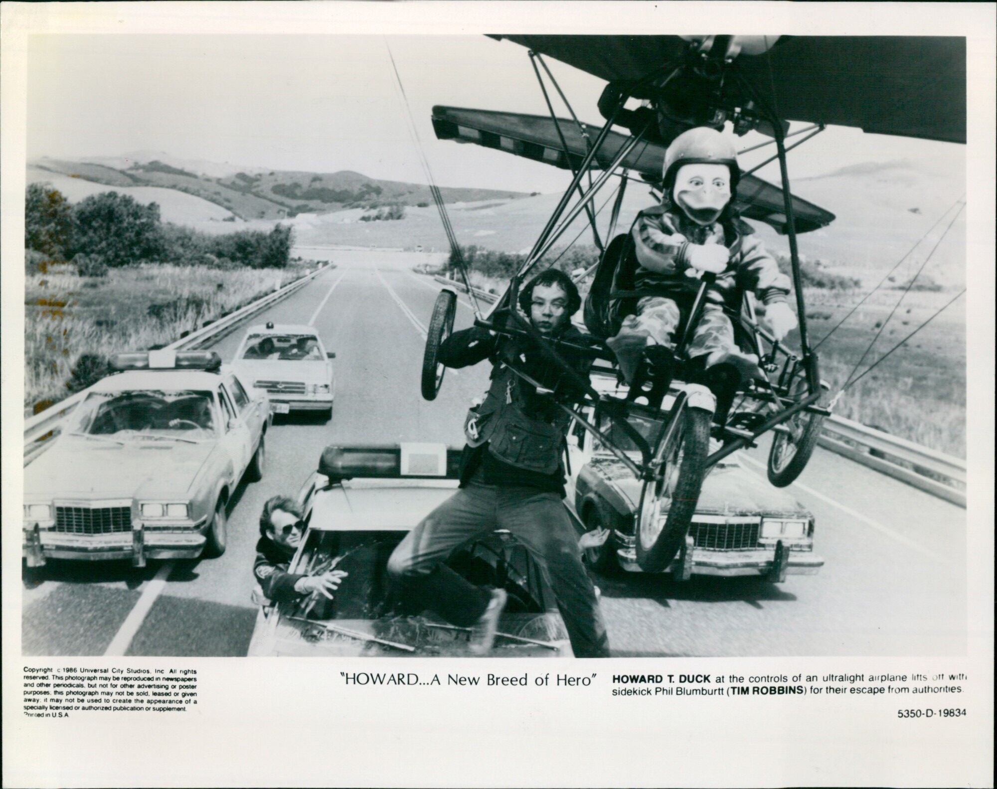 Howard T. Duck and his sidekick Phil (Tim Robbins) escaping from the a