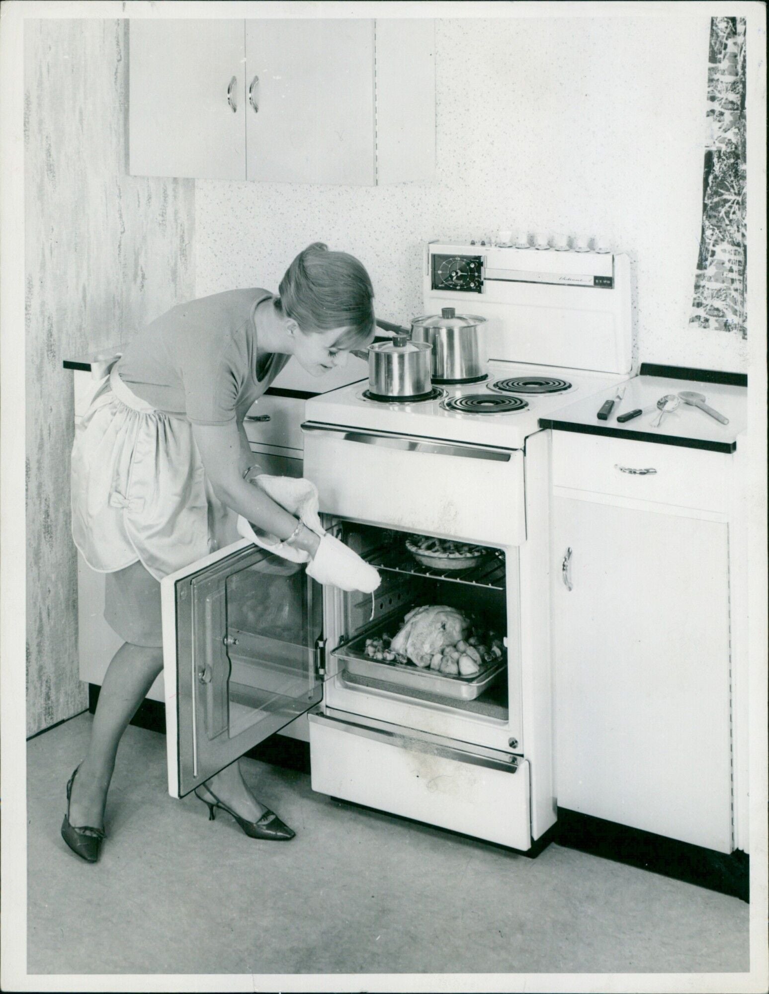 The Revo Valiant 4 Electric Cooker, with its new anti-splash heat tin,