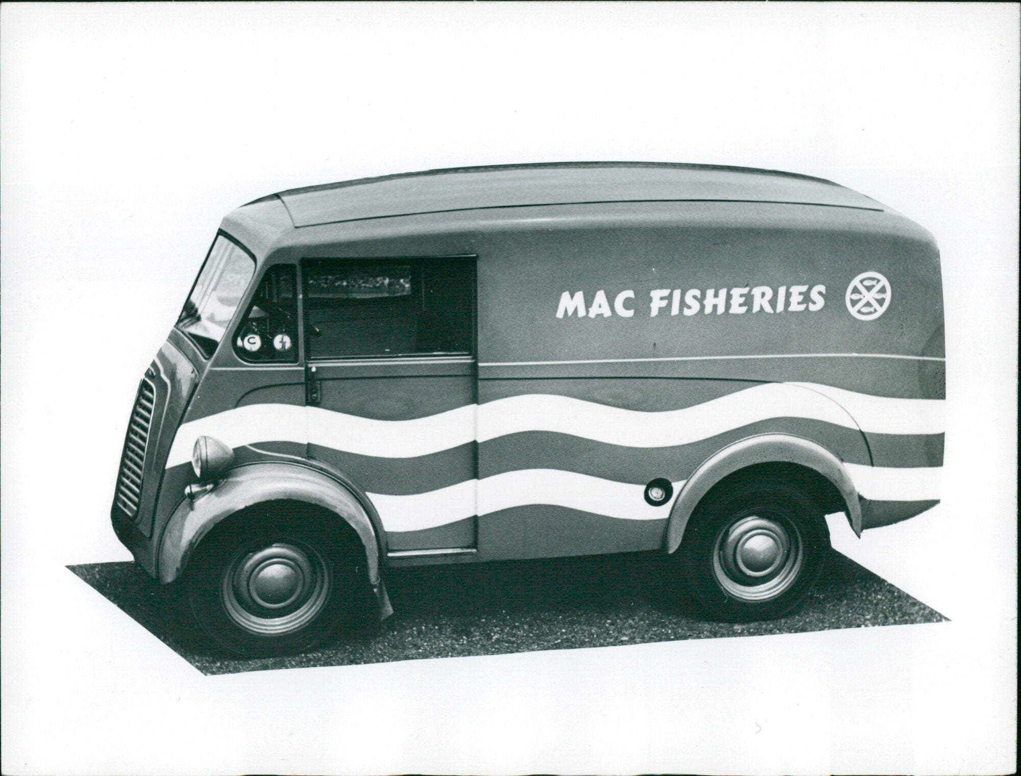 M.C.C. 'J' TYPE RETAINS ITS POPULARITY - Vintage Photograph