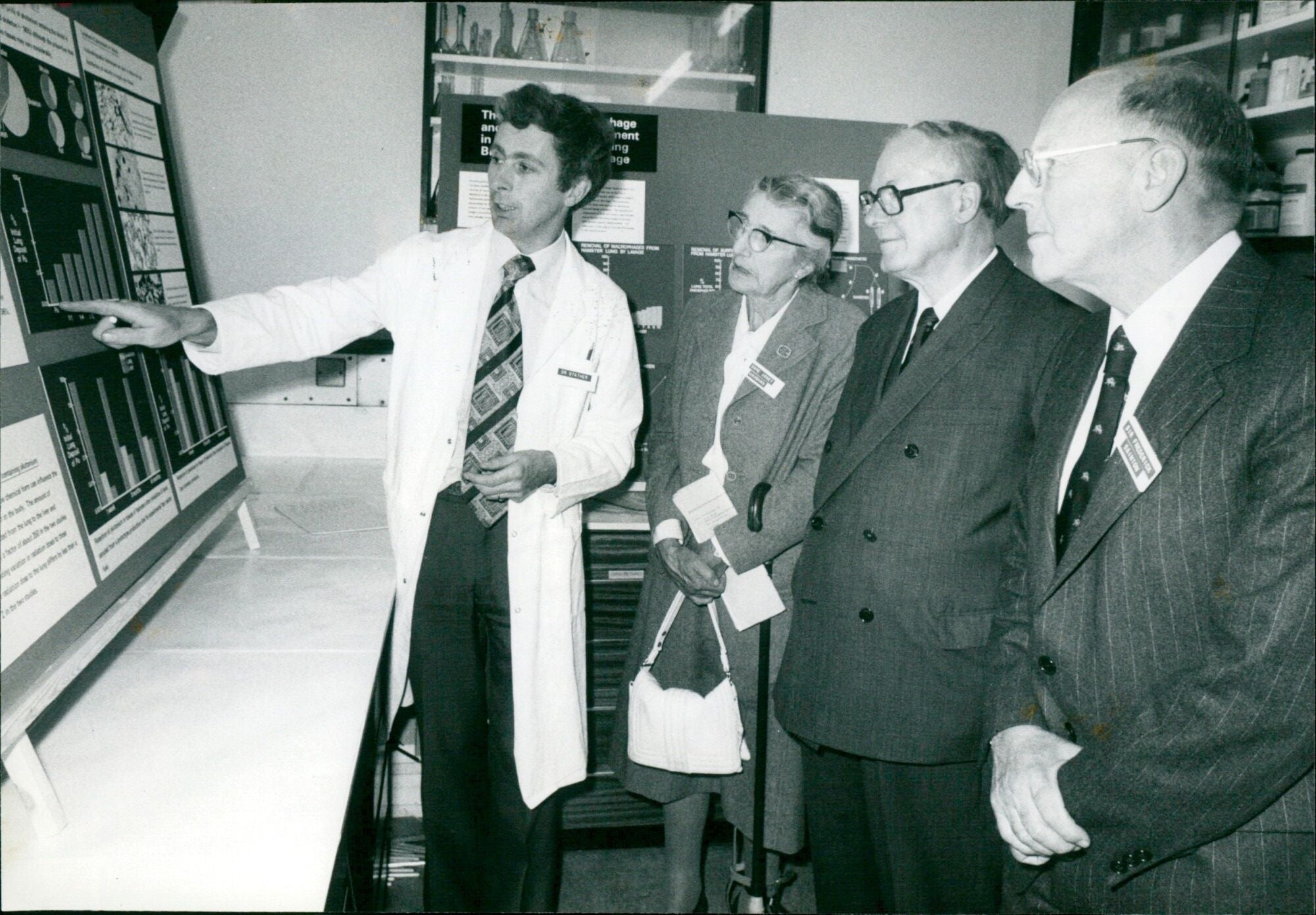 Pioneers of radiation safety research reunite at Harwell. - Vintage Ph