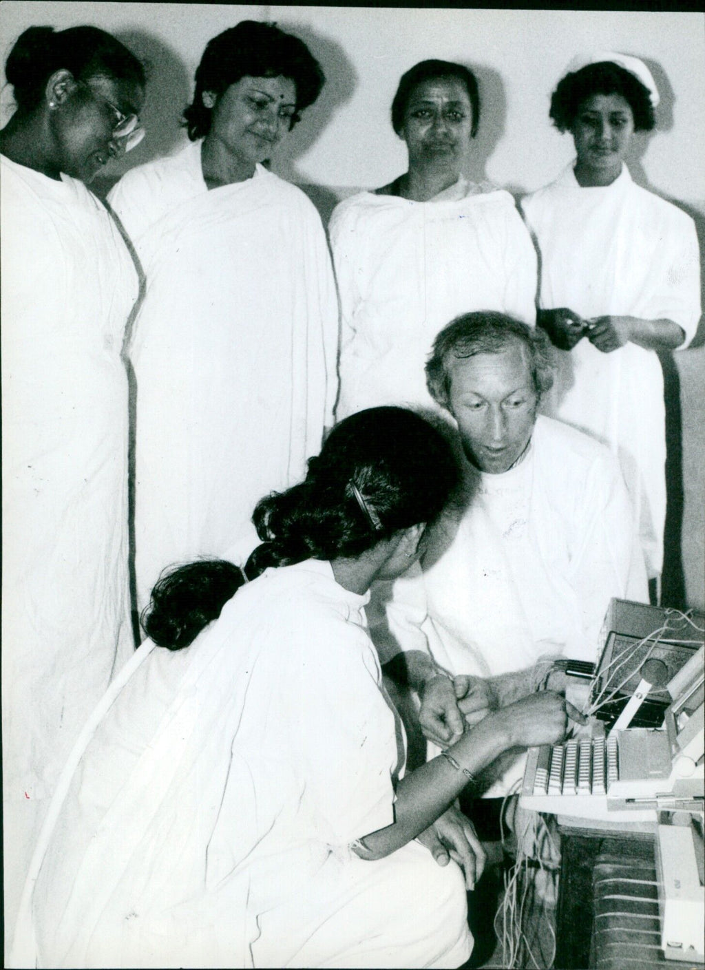 Dr Rolfe demonstrates computerised temperature recording devices to do