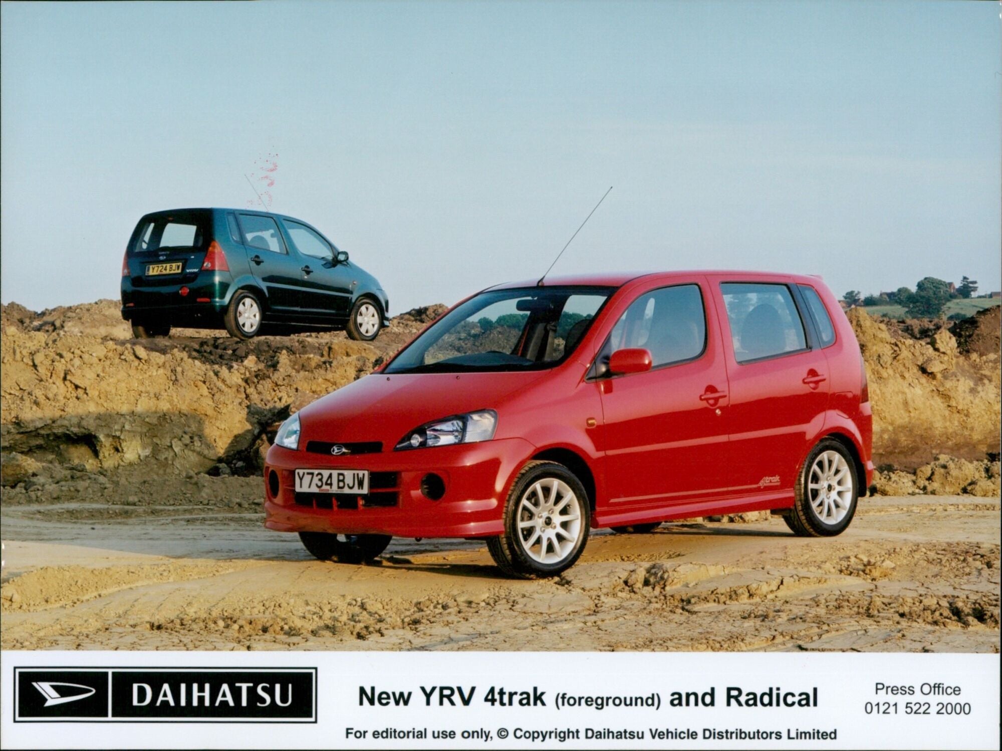 Daihatsu unveils two new cars at the Tokyo Auto Show. - Vintage Photog