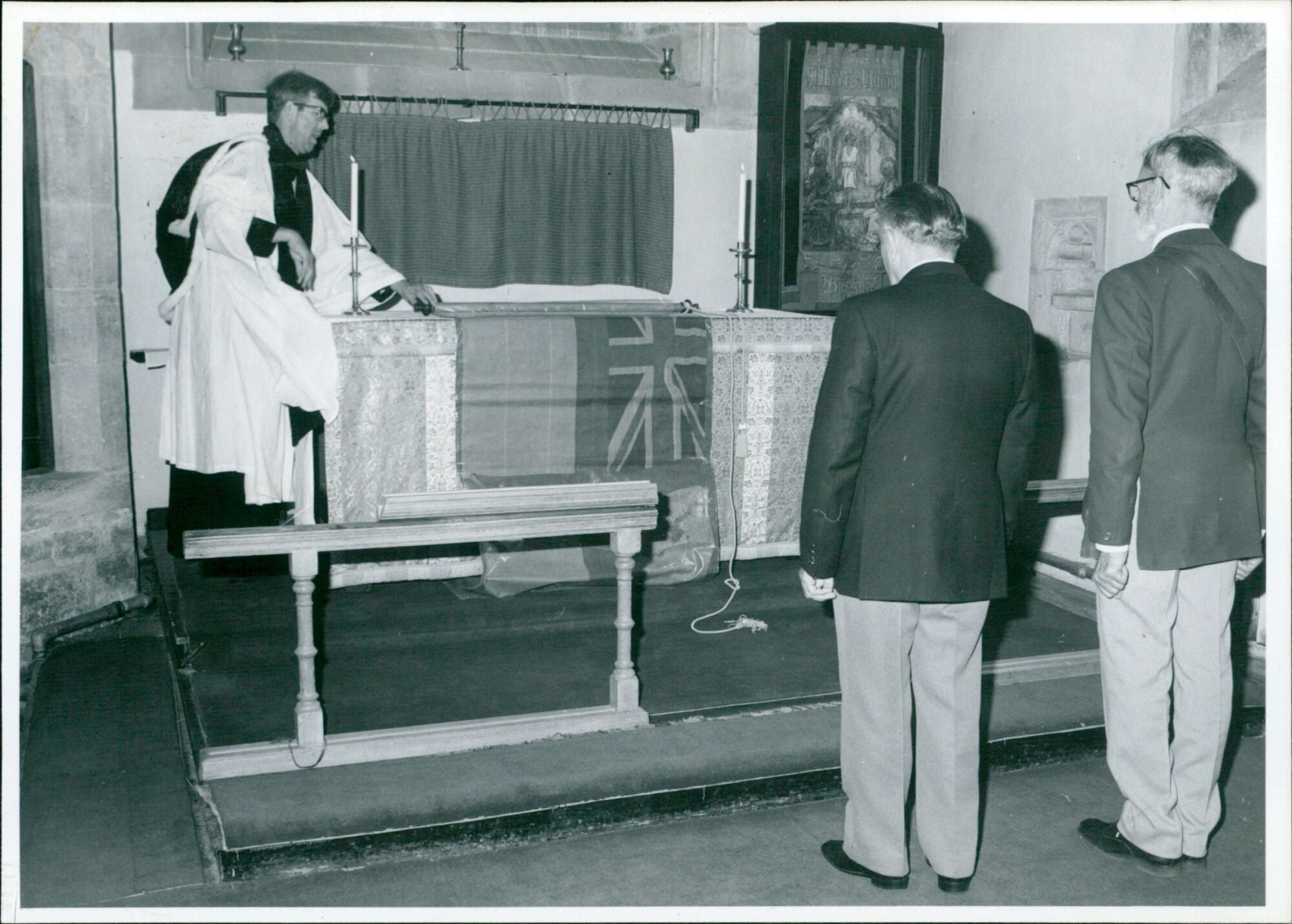 The HMS Bicester, a Hunt Class Minesweeper, is launched in 1919. - Vin